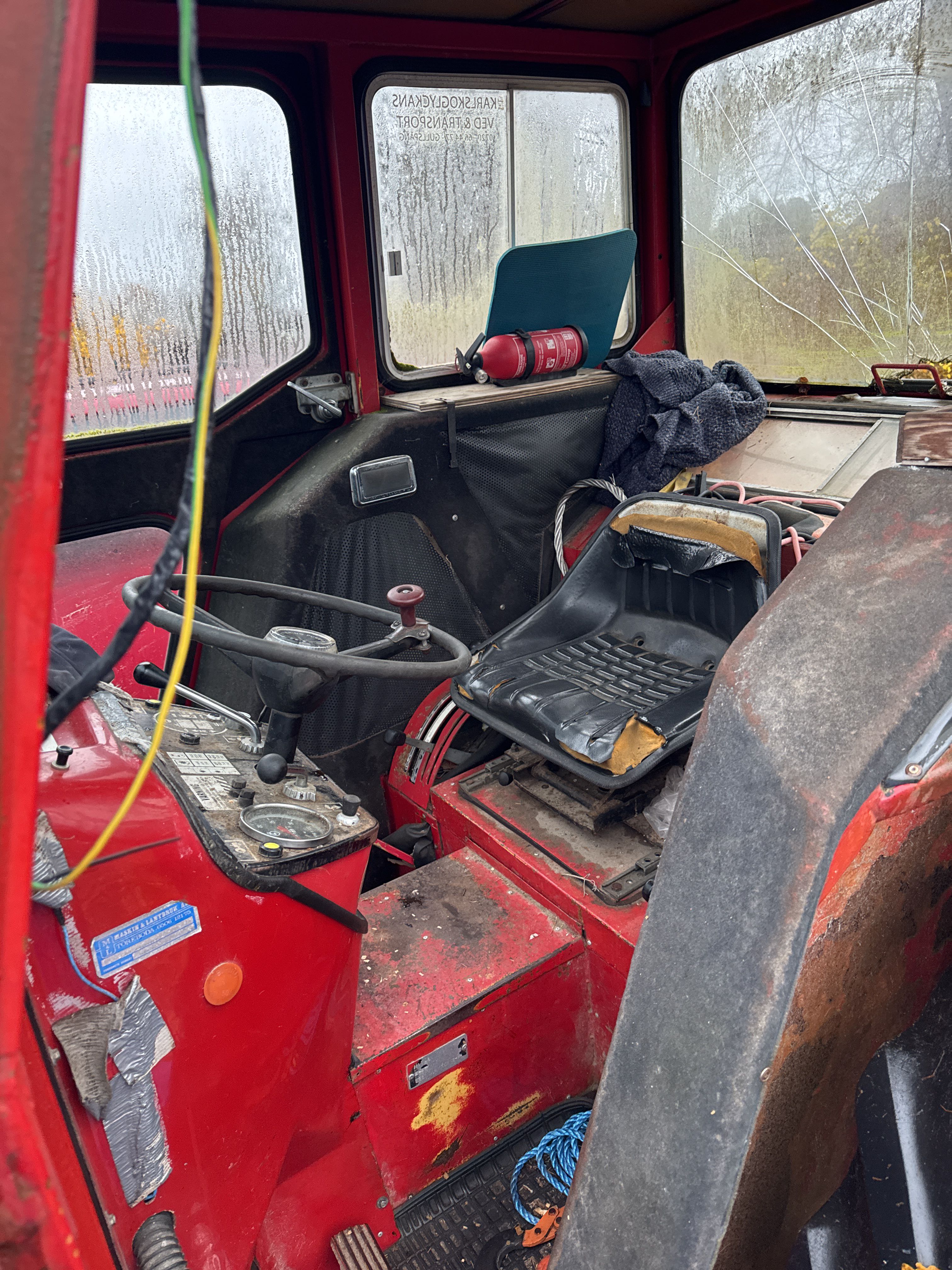 Traktor med TRIMA 800 lastare och gafflar HWO912 - INTERNATIONAL 475 TA ...