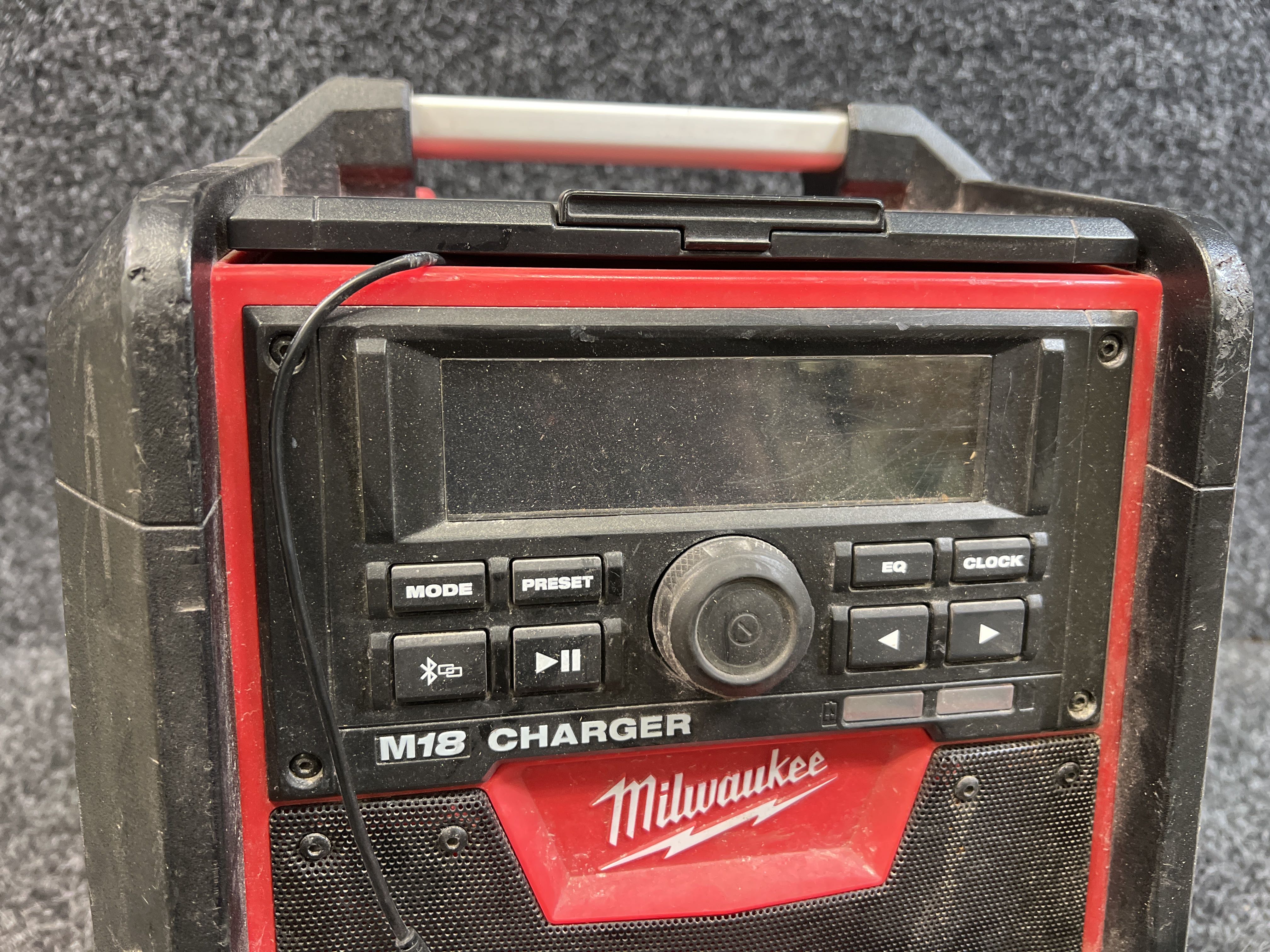 Milwaukee M18 RC construction radio - PS Auction - We value the future ...
