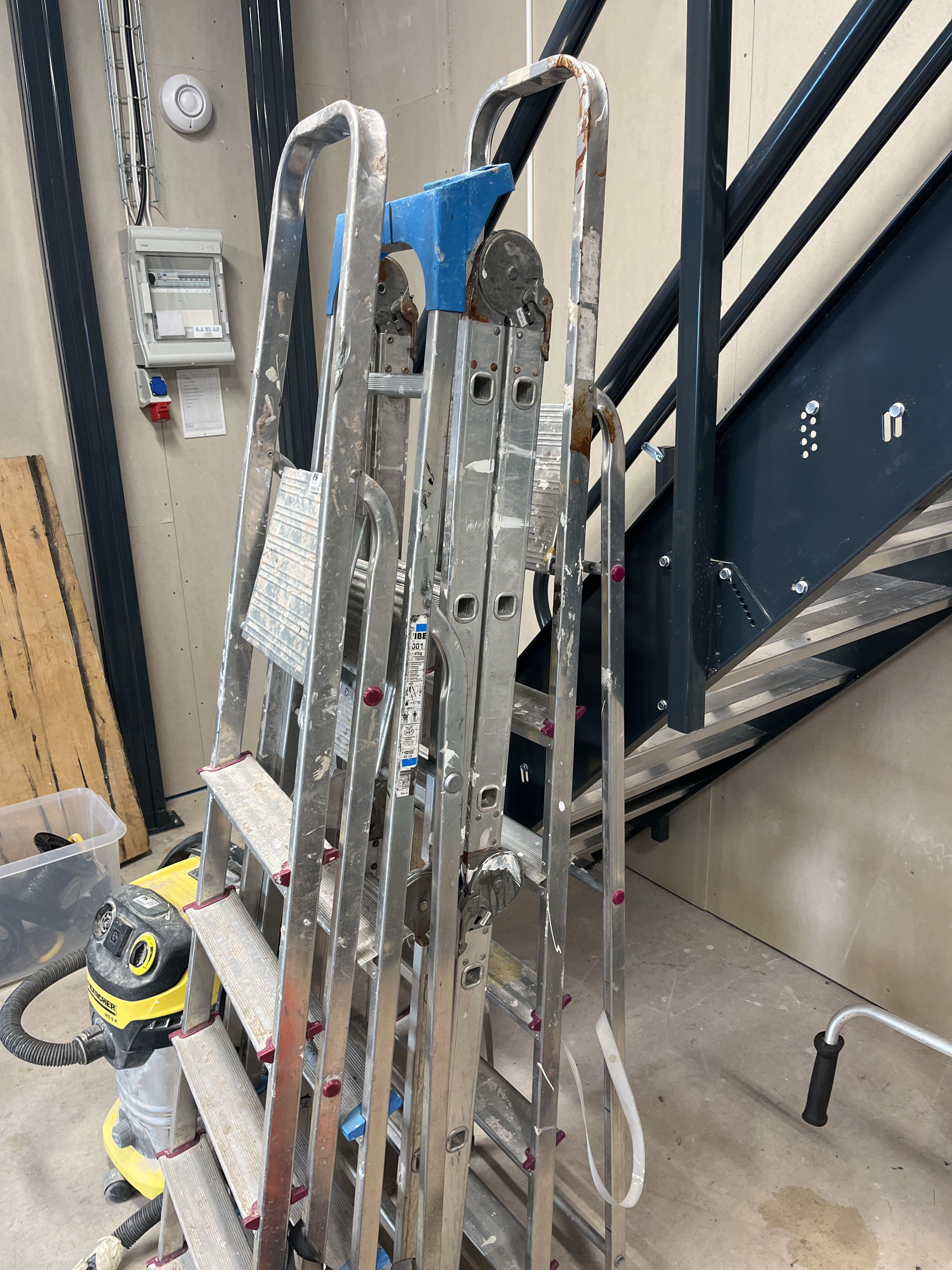 Ladders 4 pieces - PS Auction - We value the future - Largest in net ...