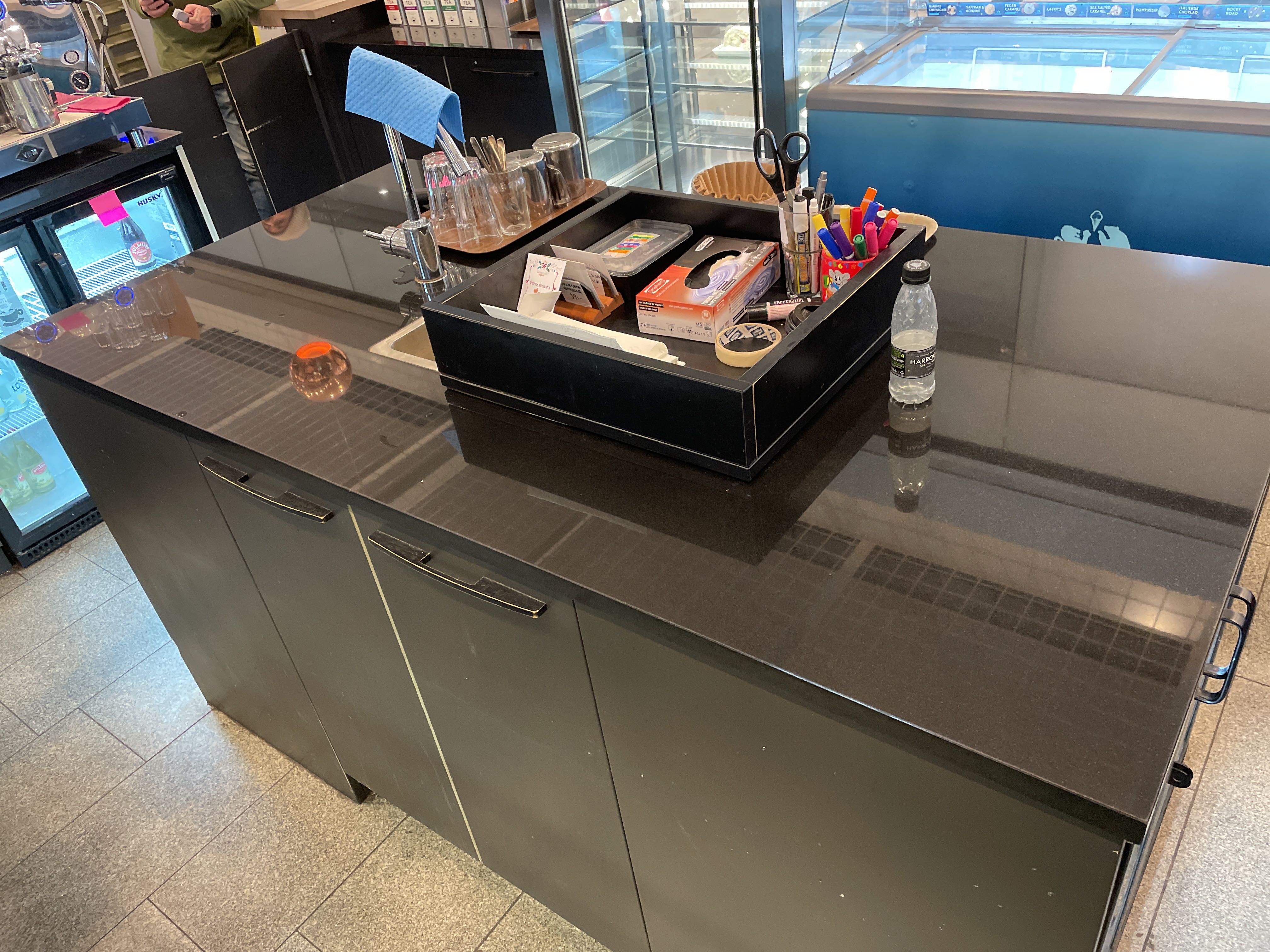 Workbench with sink - PS Auction - We value the future - Largest in net ...