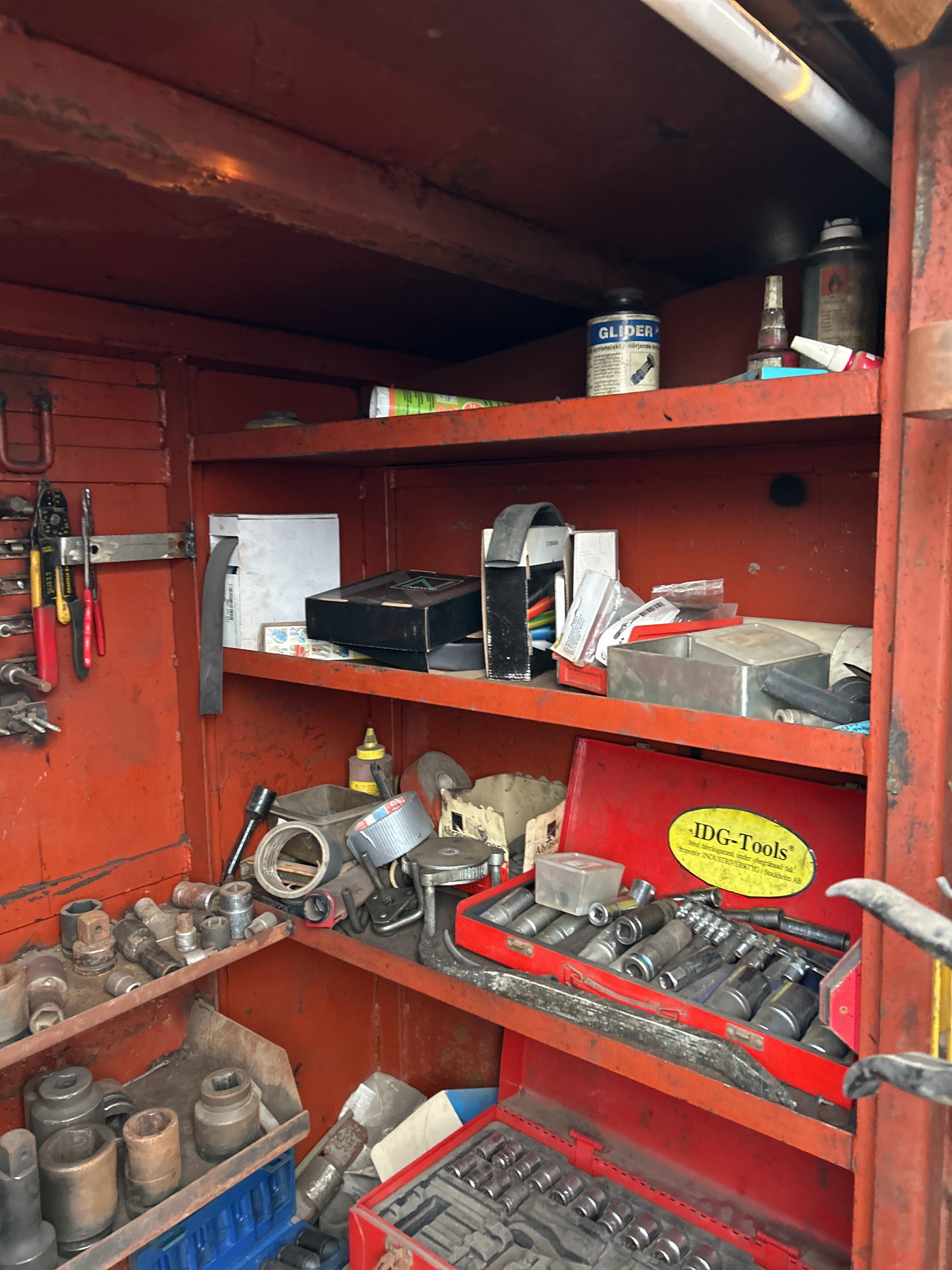 Tool container with contents - PS Auction - We value the future ...