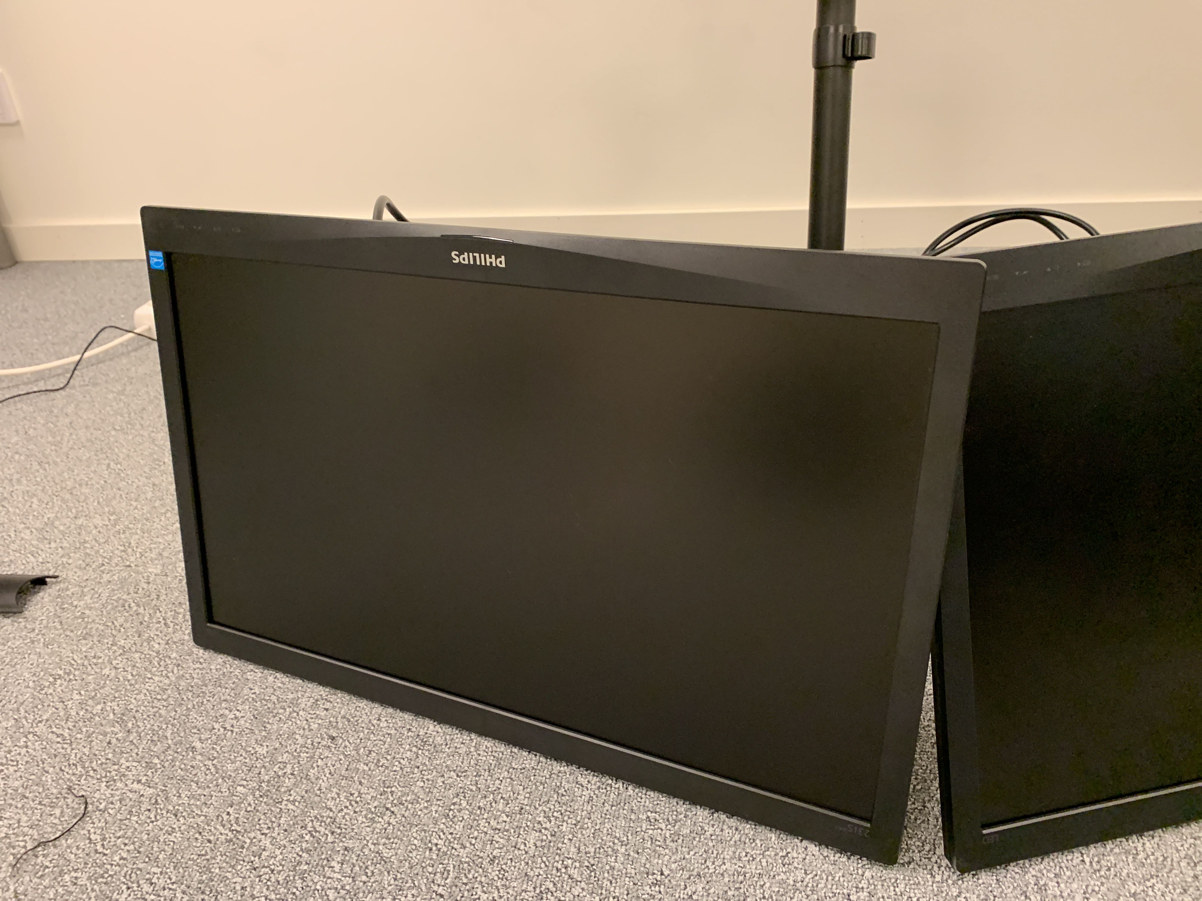 Computer monitors on stands 2 Philips - PS Auction - We value the ...