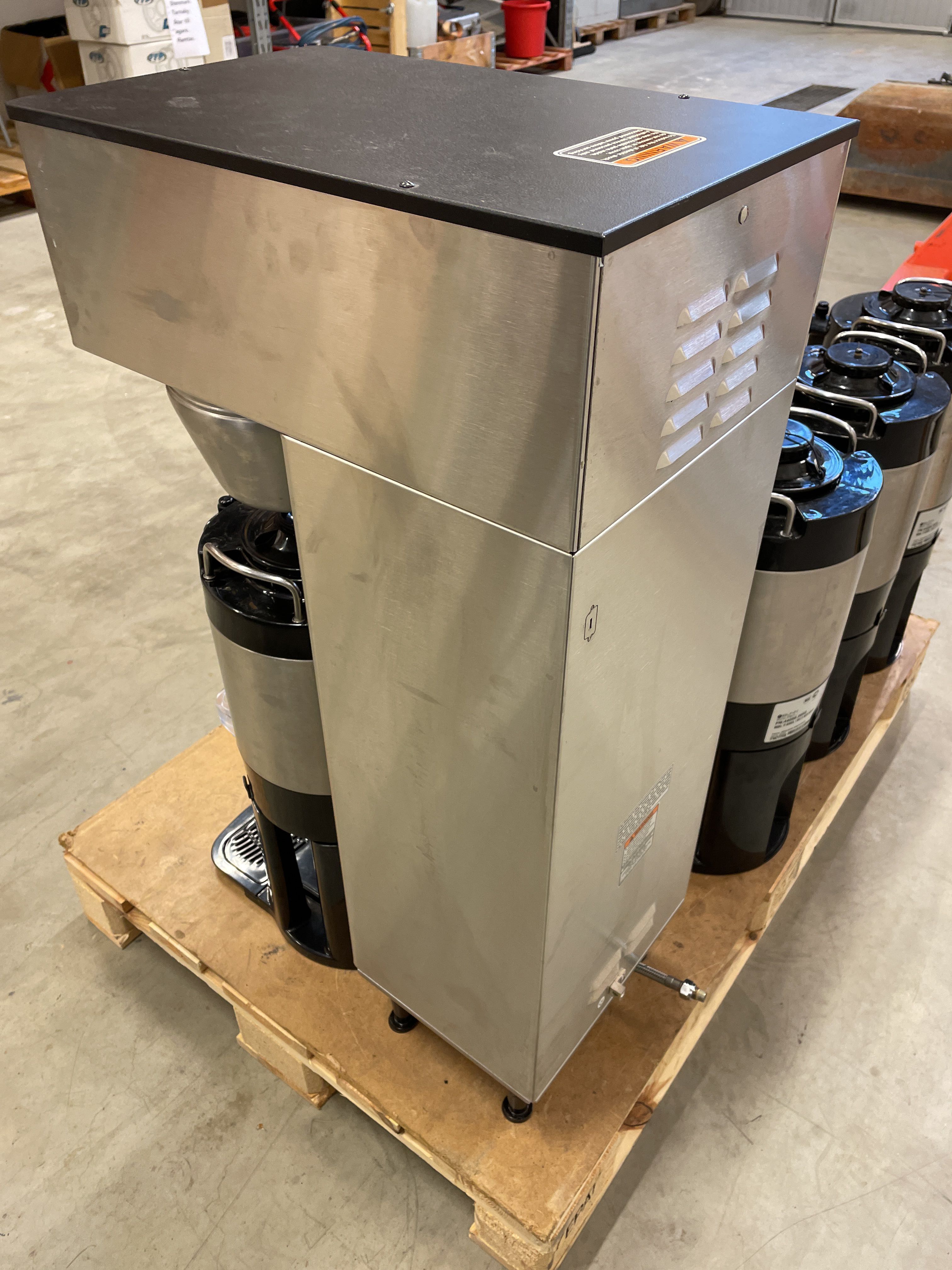 Kaffebryggare Bunn ICB Tower inklusive 4 x Bunn Termosar 6l - Auktioner ...