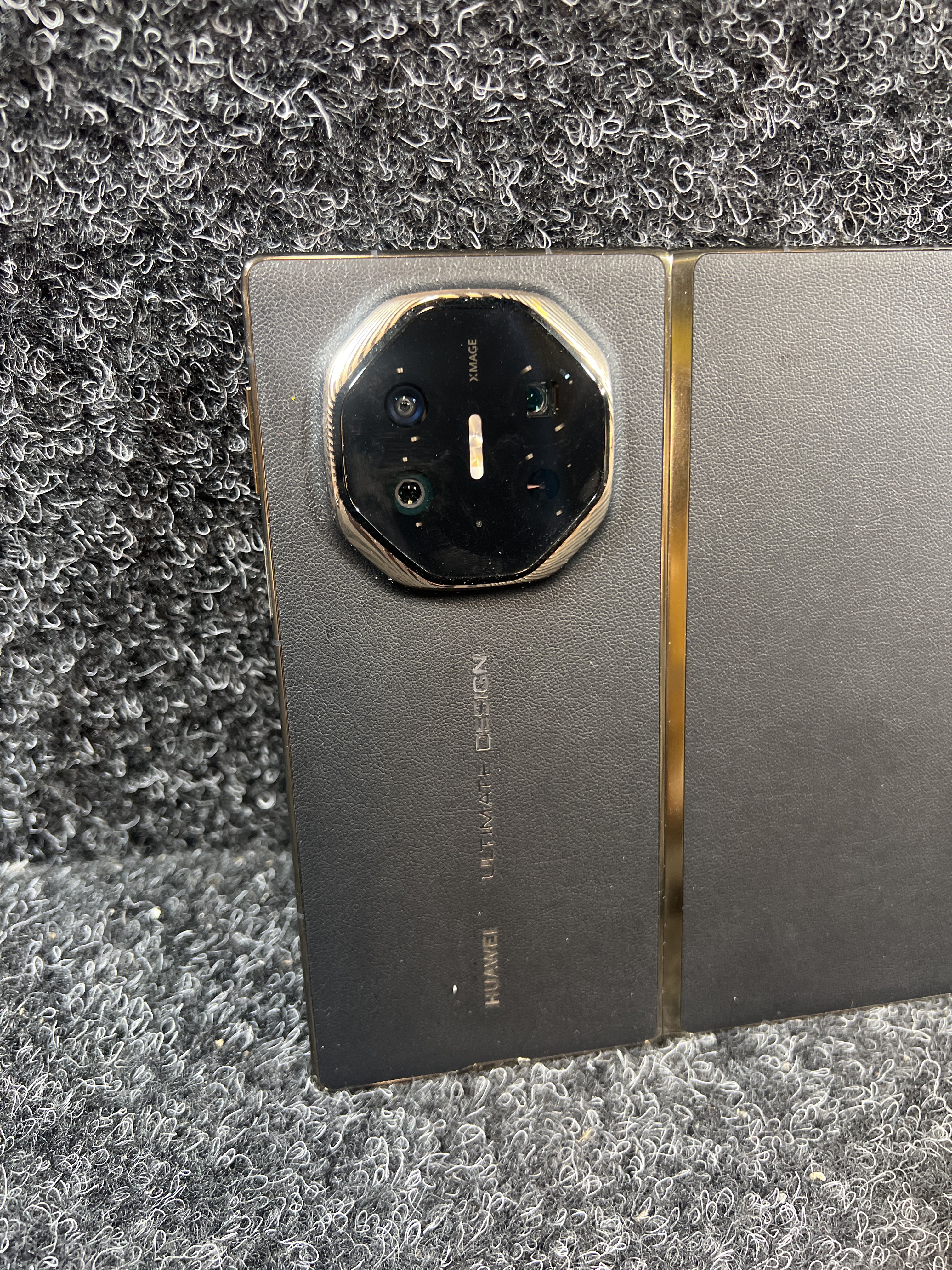 Mobiltelefon - Huawei Mate XT Ultimate Design - Auktioner online ...
