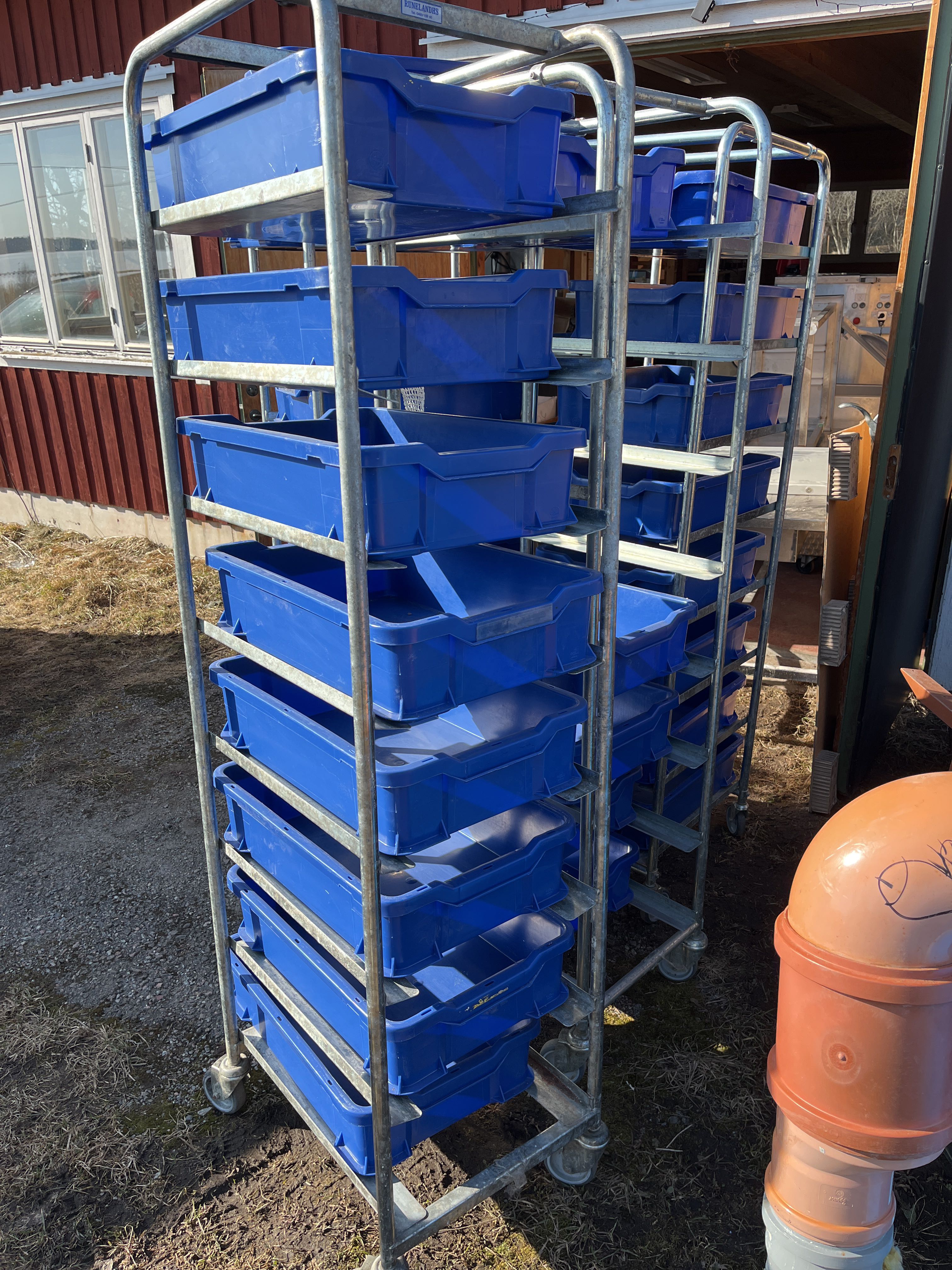 4 trolleys with 30 boxes - PS Auction - We value the future - Largest ...