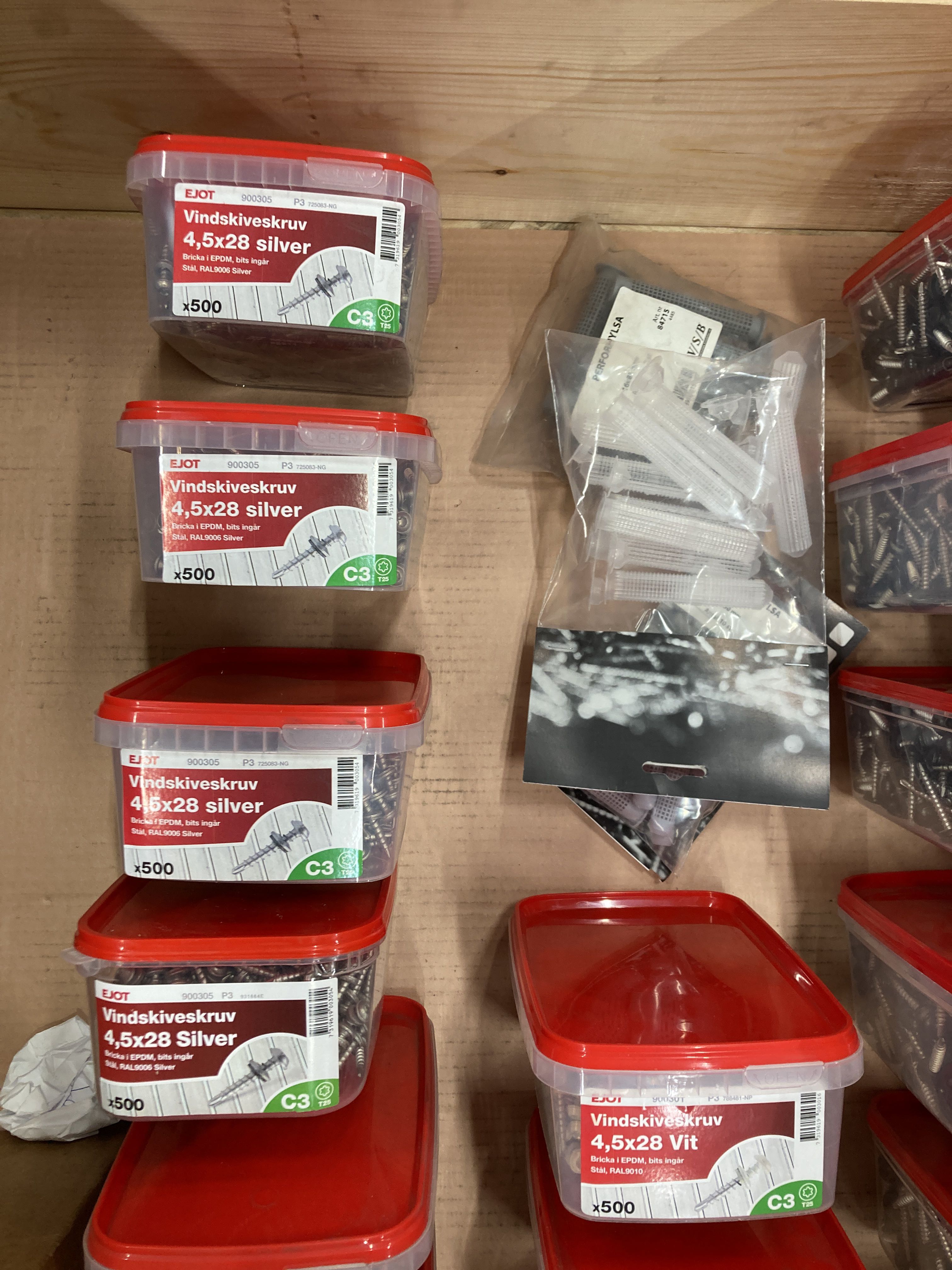 Assortment with wind disc screw - PS Auction - We value the future ...