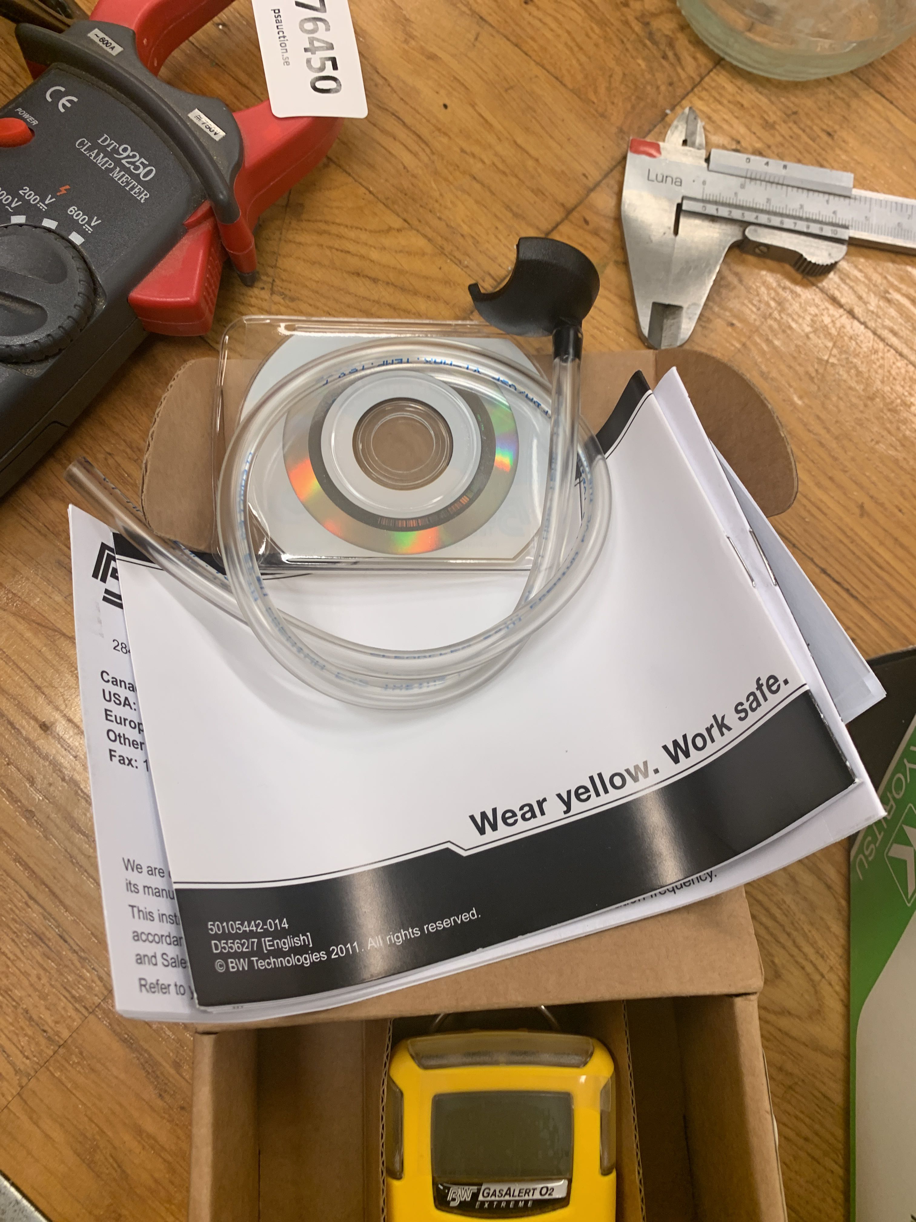 Gas detector and clamp multimeter - PS Auction - We value the future ...