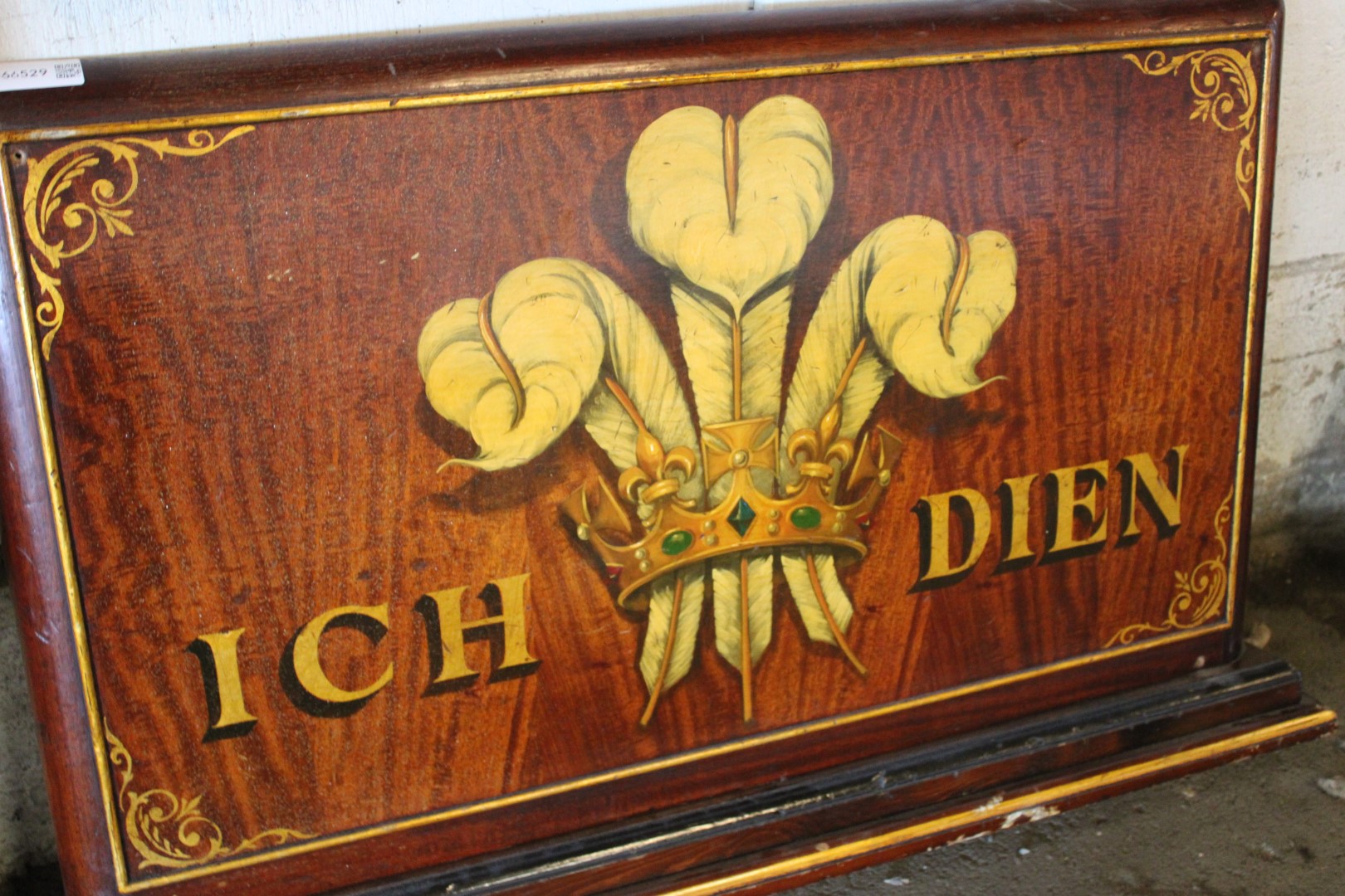 Painting on wooden foot with text motif "Ich Dien" (102x60 cm) - PS ...