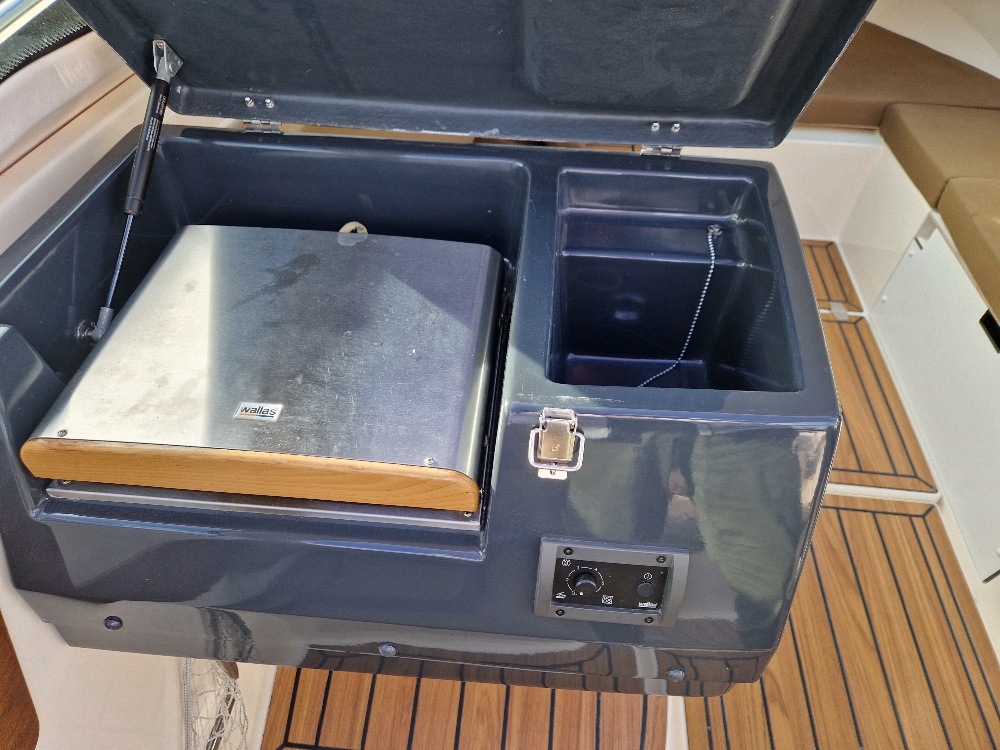 Motorbåt FLIPPER 640 ST-2015 Gångtid: 380 timmar - Auktioner online ...
