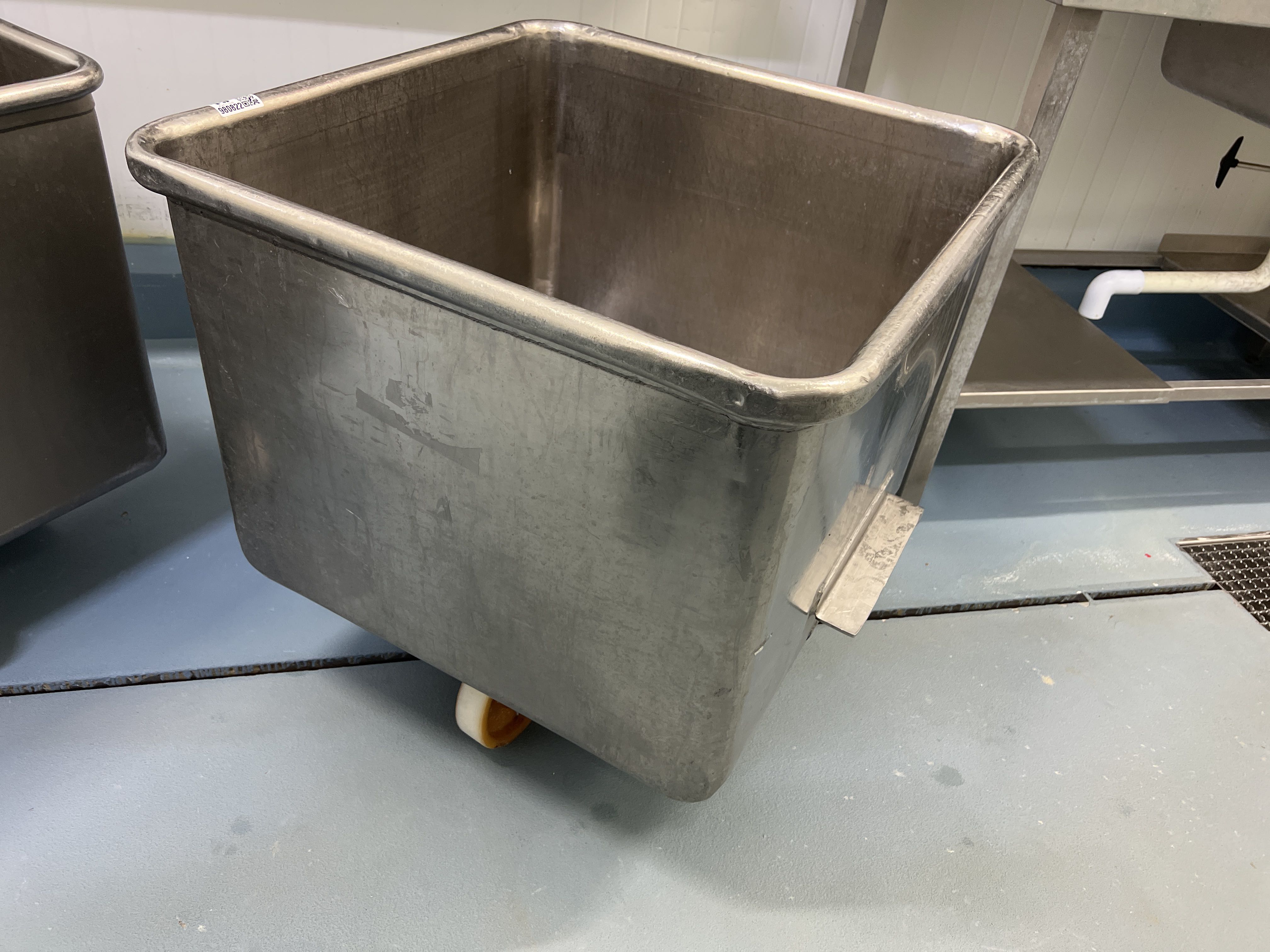 Rostfri balja på hjul - Auktioner online - Nätauktioner ...