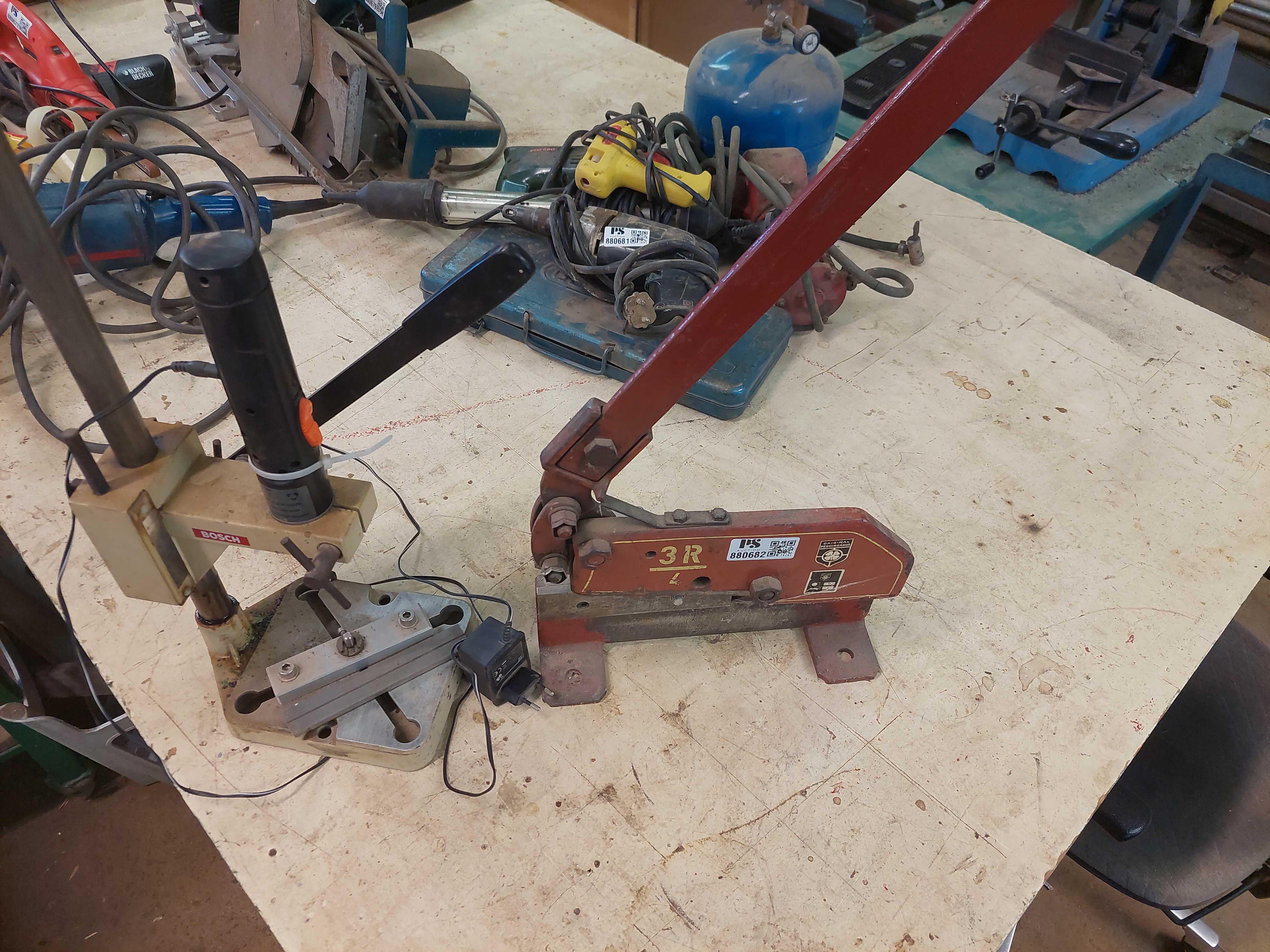 Sheet metal cutter and riveter - PS Auction - We value the future ...