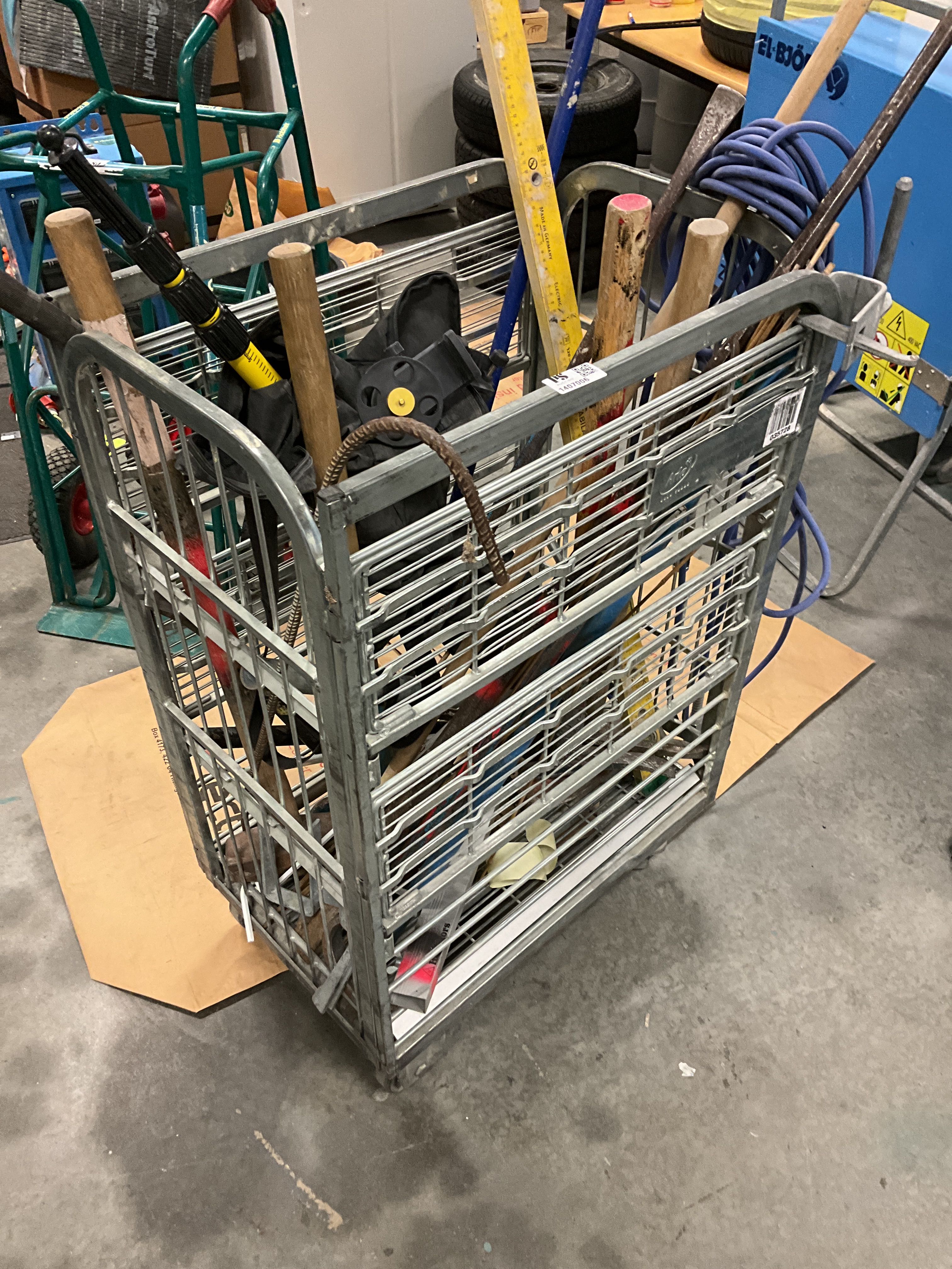 Trolley on wheels with tools - PS Auction - We value the future ...
