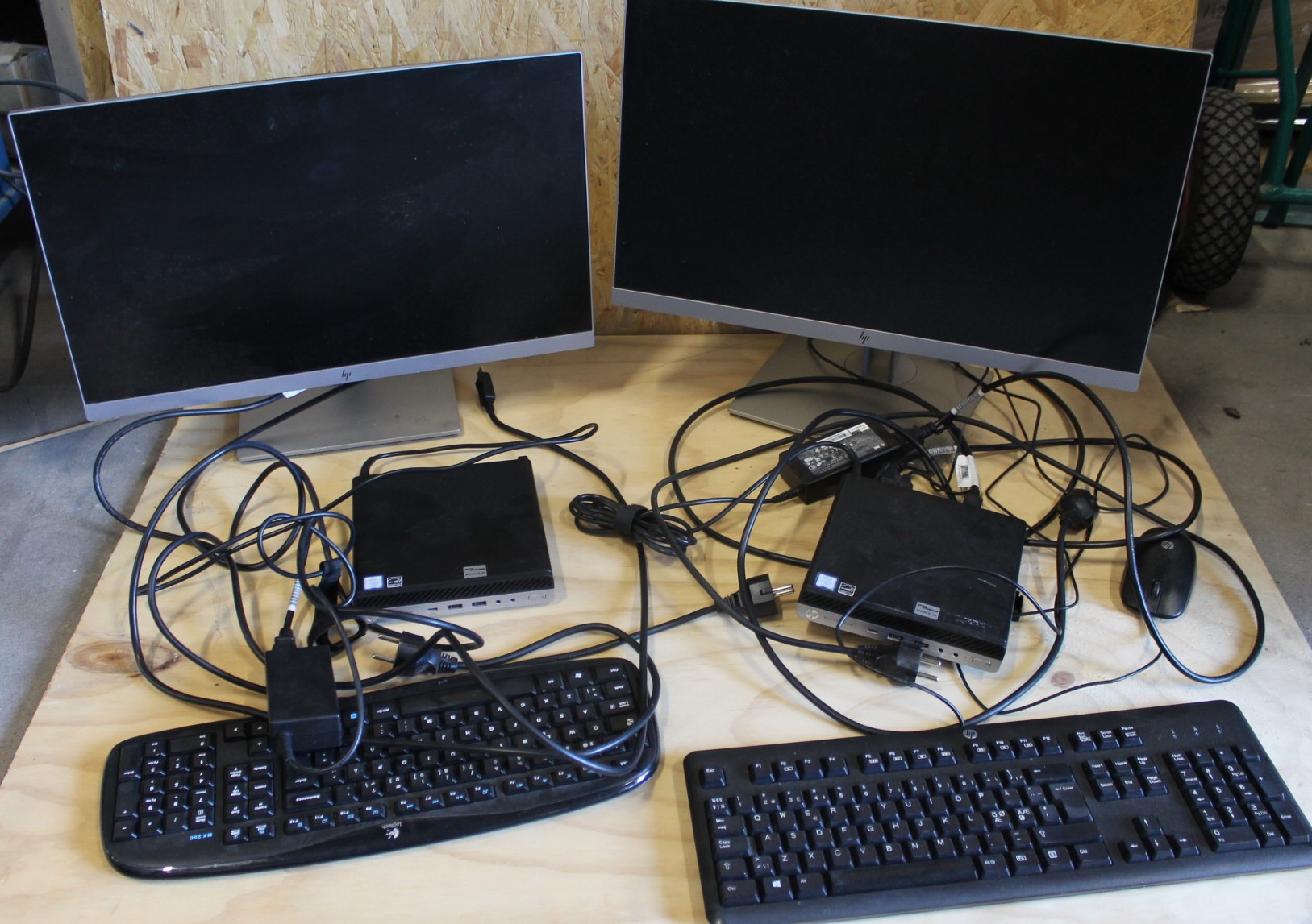 2 Hp Desktop Computers with screens - PS Auction - We value the future ...