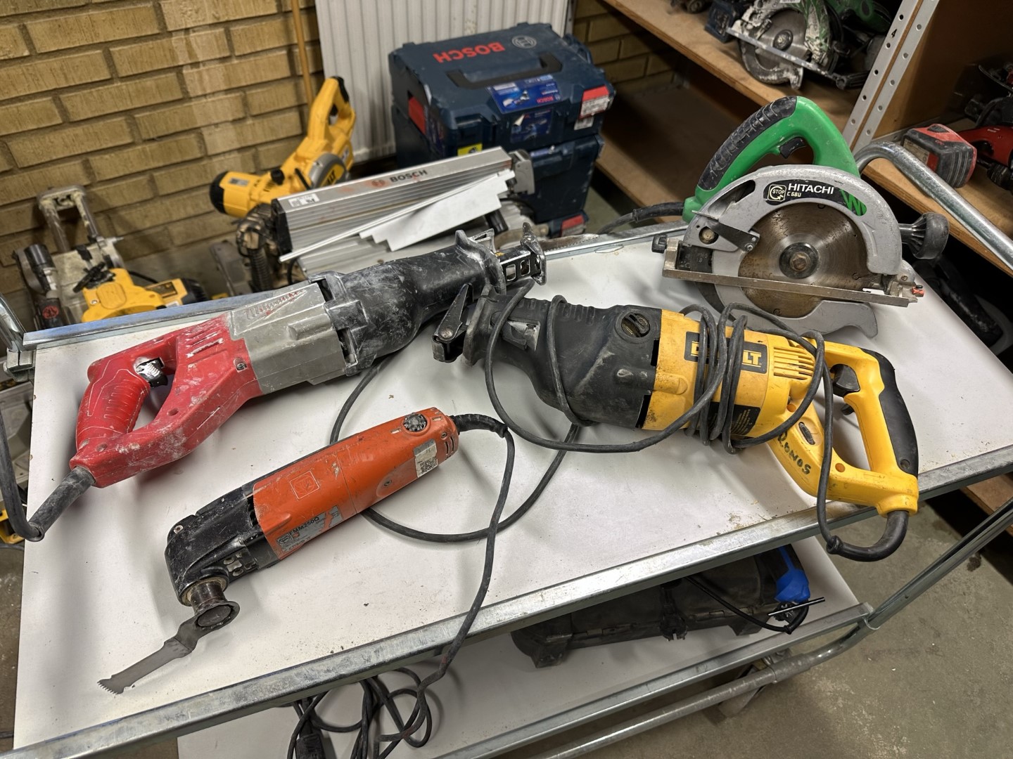 Lots of power tools, tiger saws, multi-tools, circular saws, drills ...