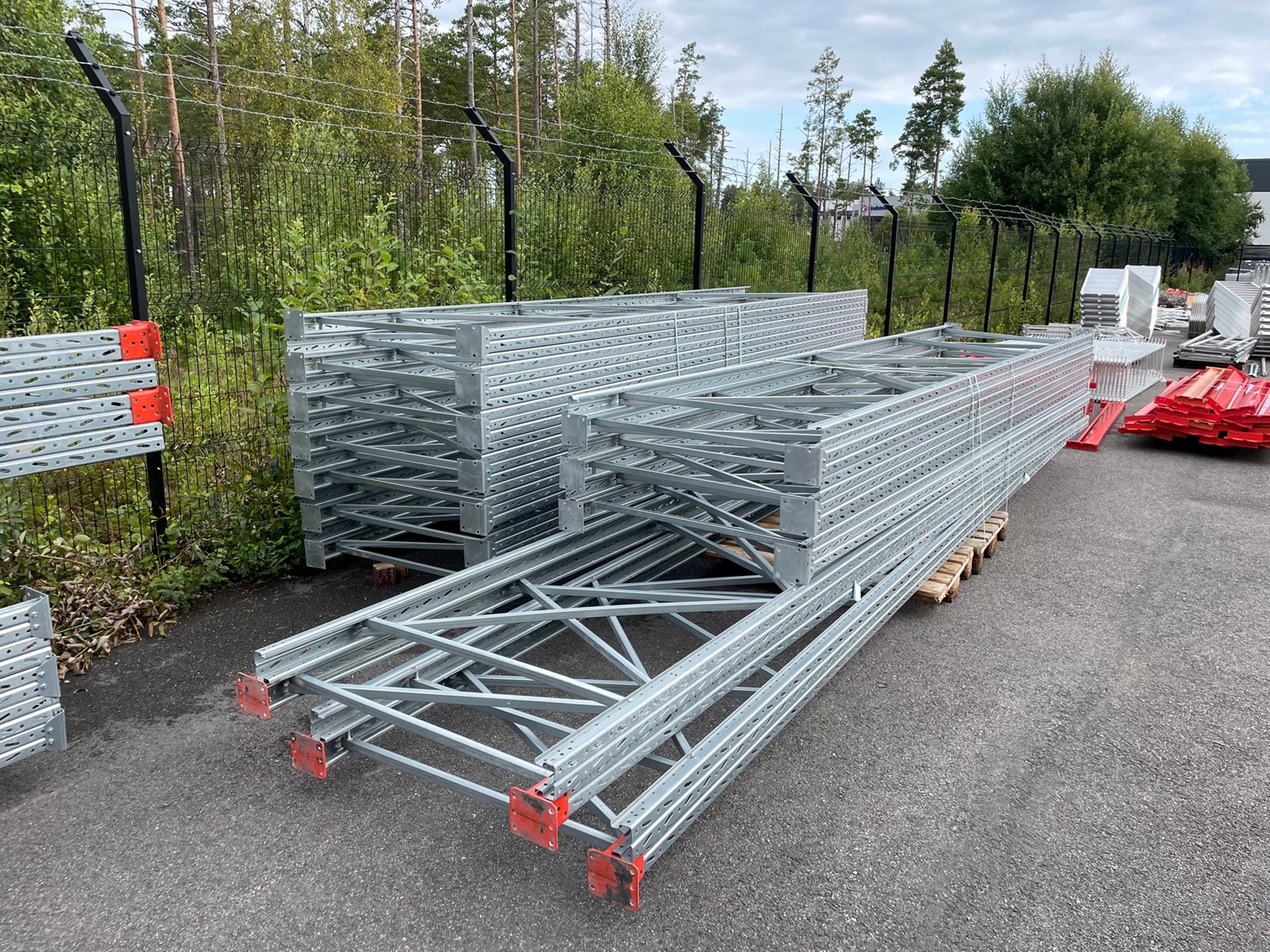 Pallställ C90 12 - 34 gavlar samt 262 balk (minst 205 pallplatser ...