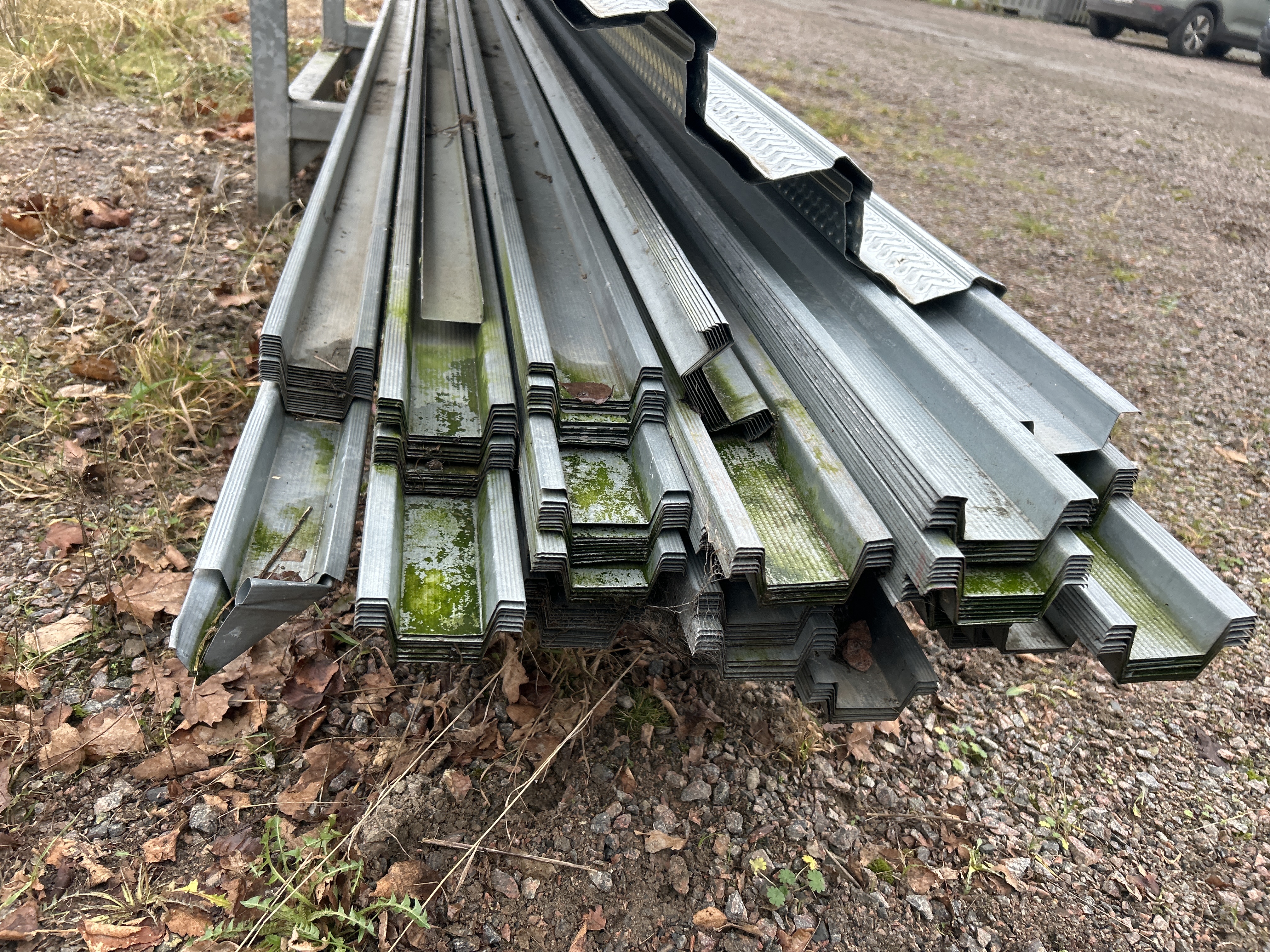 Aluminum profiles, roofing sheets, concrete plinths, fence netting - PS ...