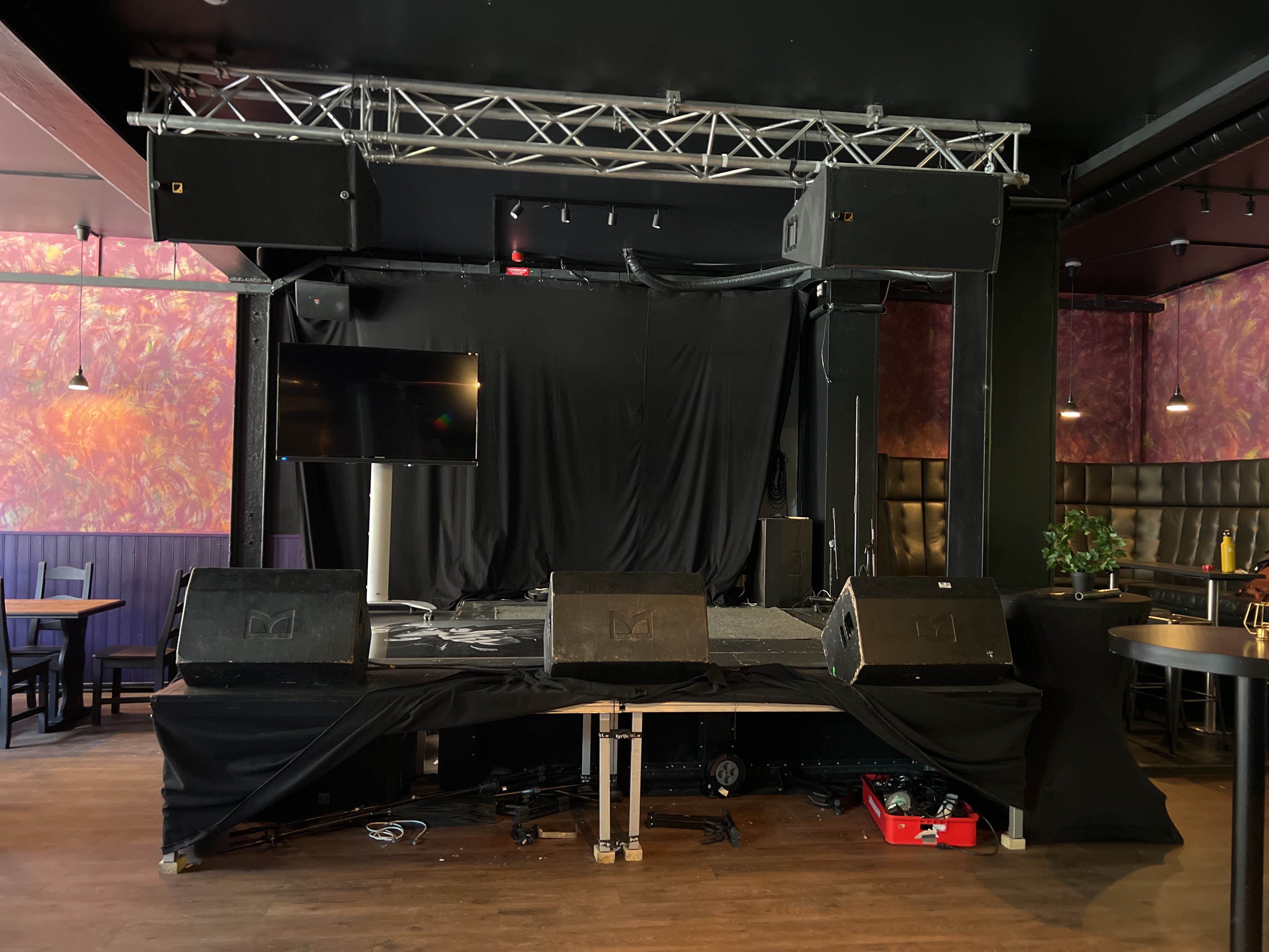 Stage with sound equipment - PS Auction - We value the future - Largest ...