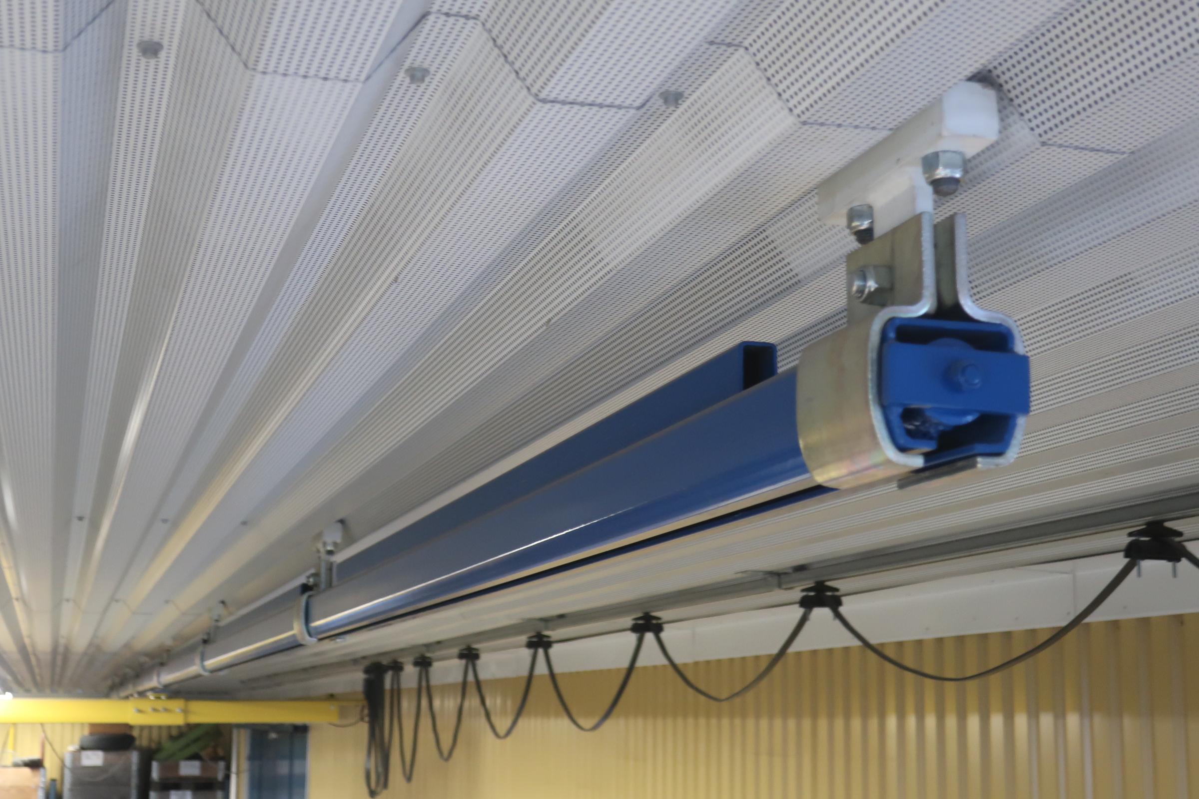 Light traverse with Demag chain hoists 500kg, beam and trolleys, LP ...