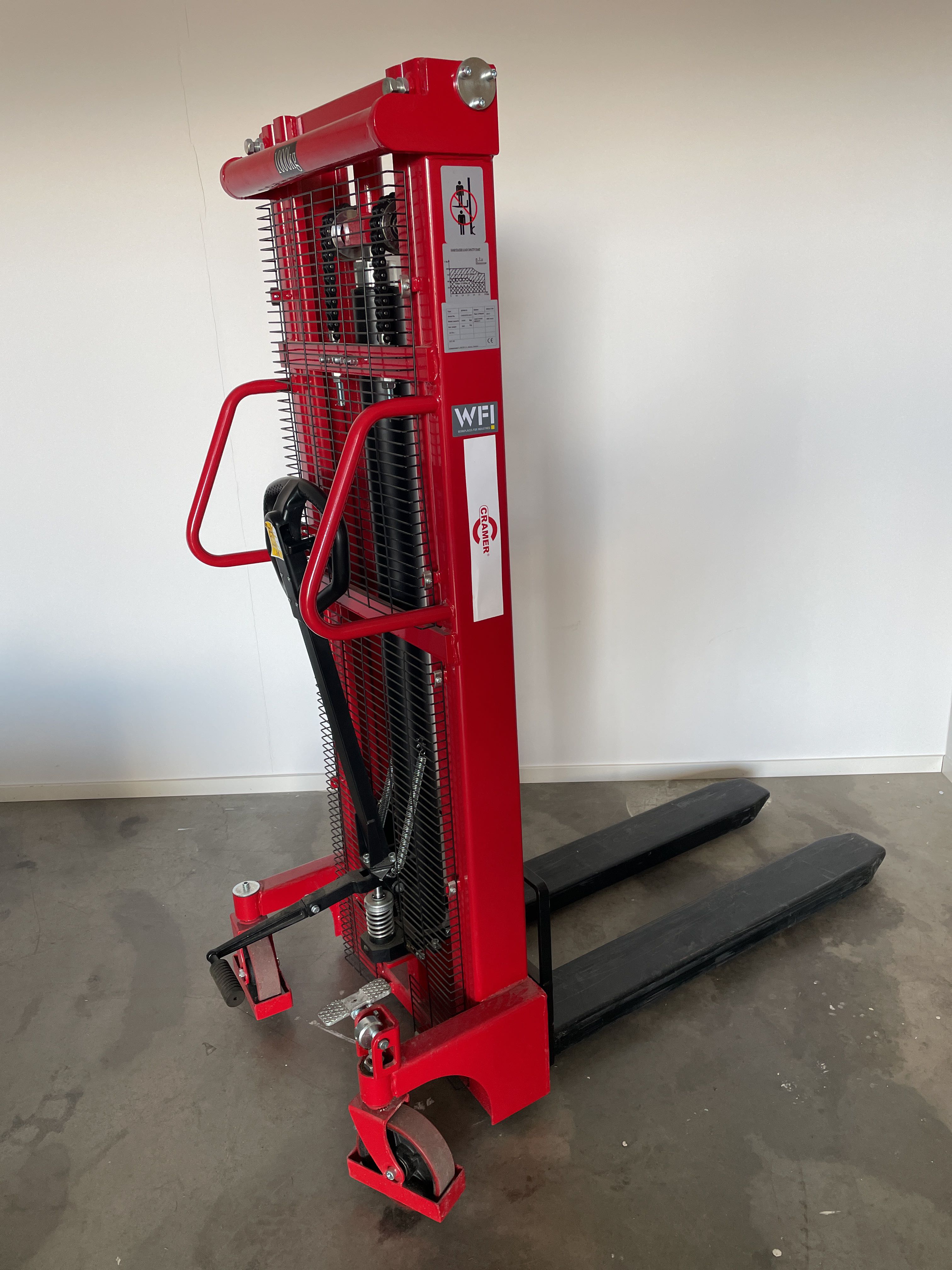 Track stacker WFI 1000kg - PS Auction - We value the future - Largest ...