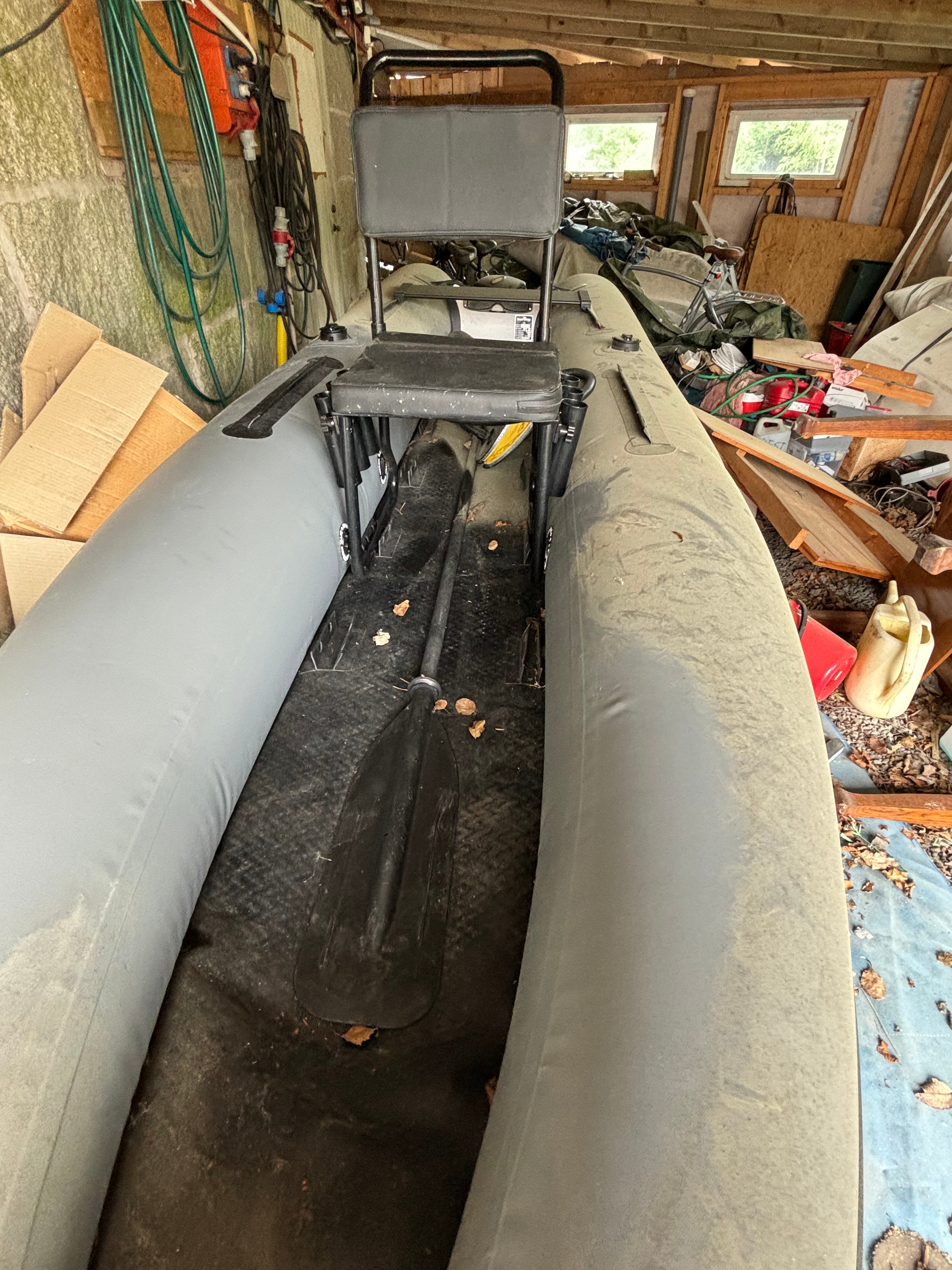 Great White CAT-400 gummibåt med Brenderup trailer - Auktioner online ...