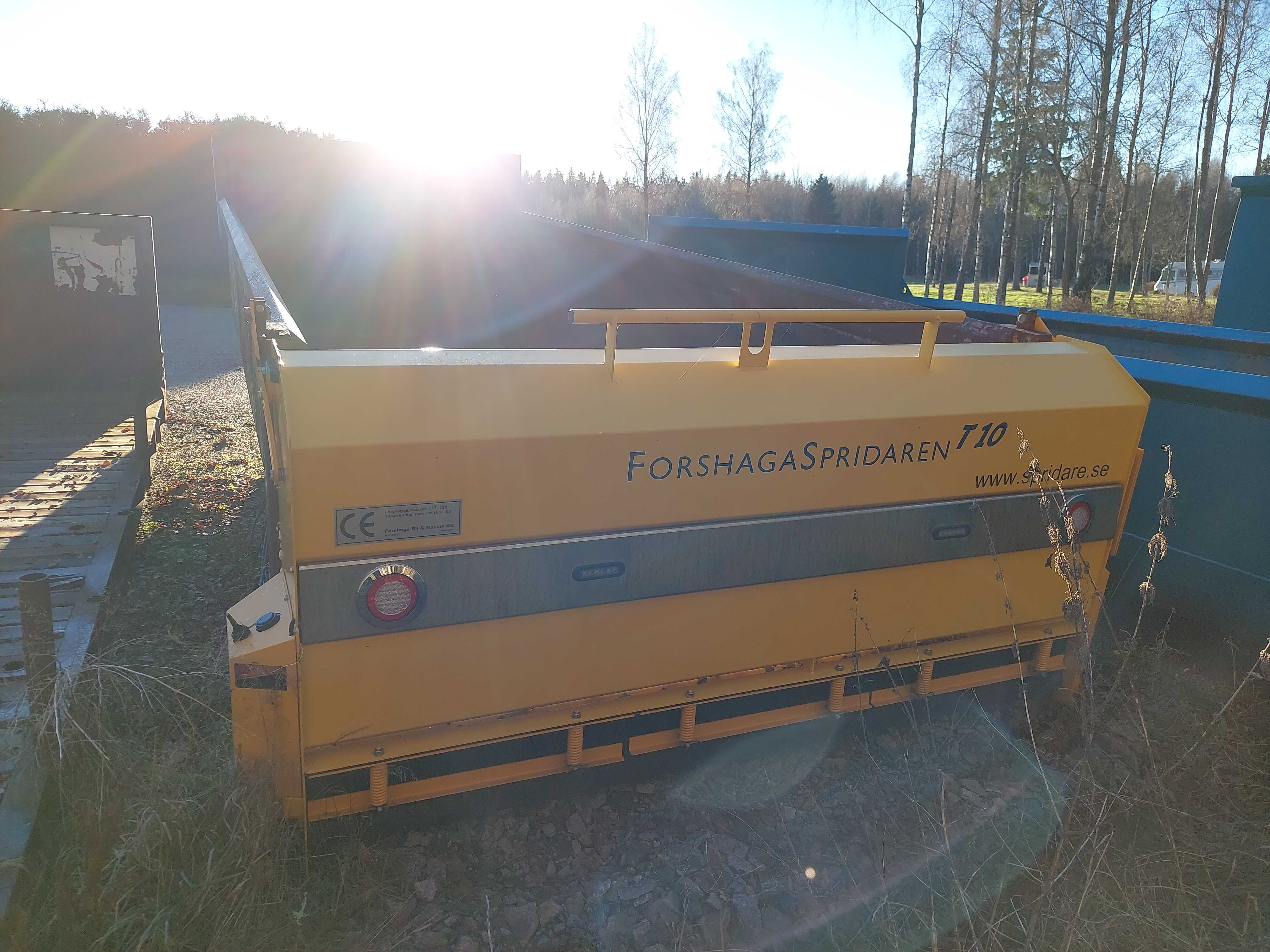Forshaga spridare T10 -250 med Schaktflak - Auktioner online ...