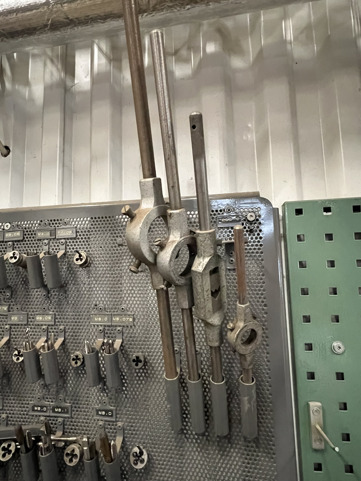 Tool board with thread cutting - PS Auction - We value the future ...