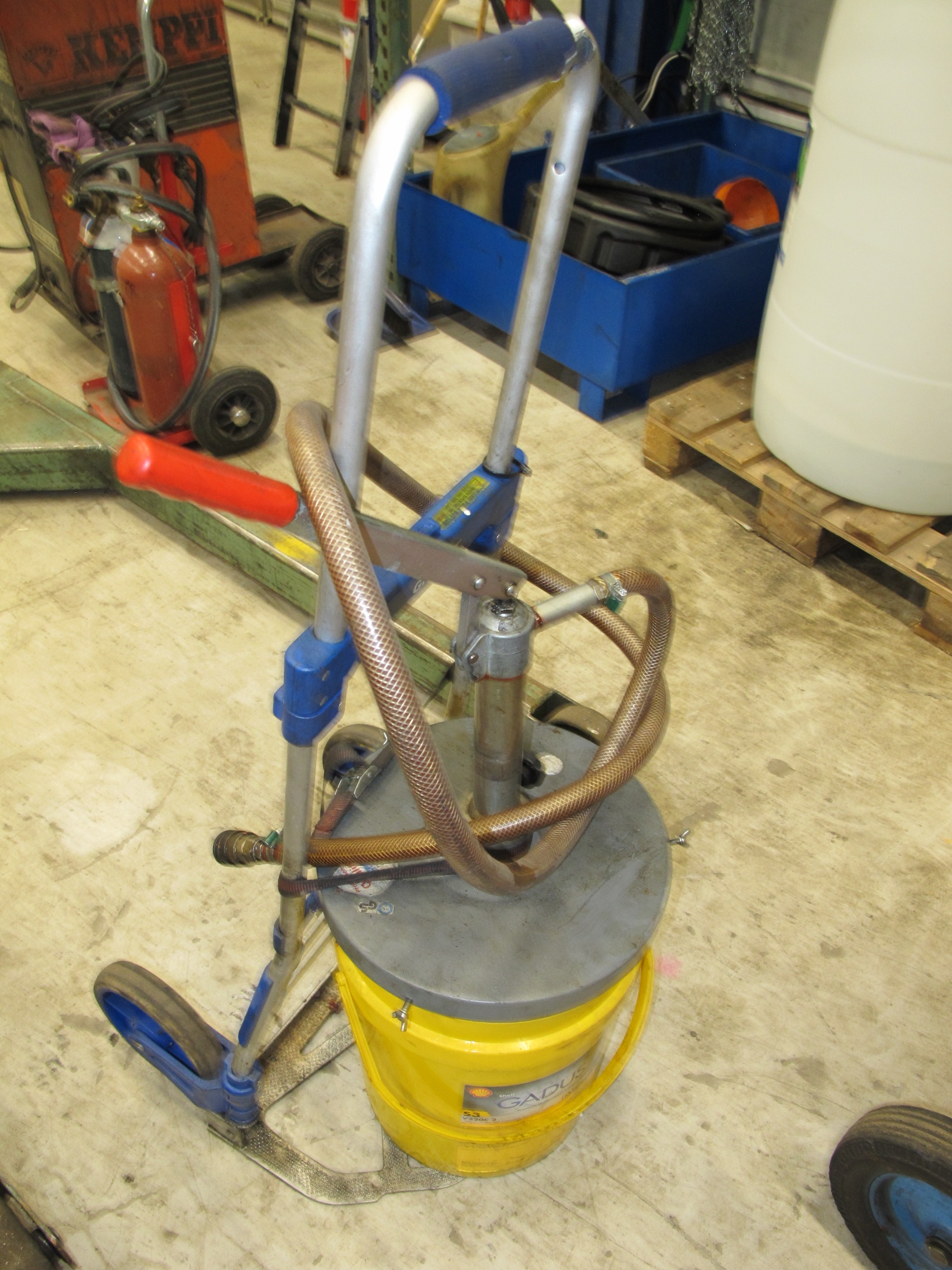 Fetthinks pump med vagn - Auktioner online - Nätauktioner ...