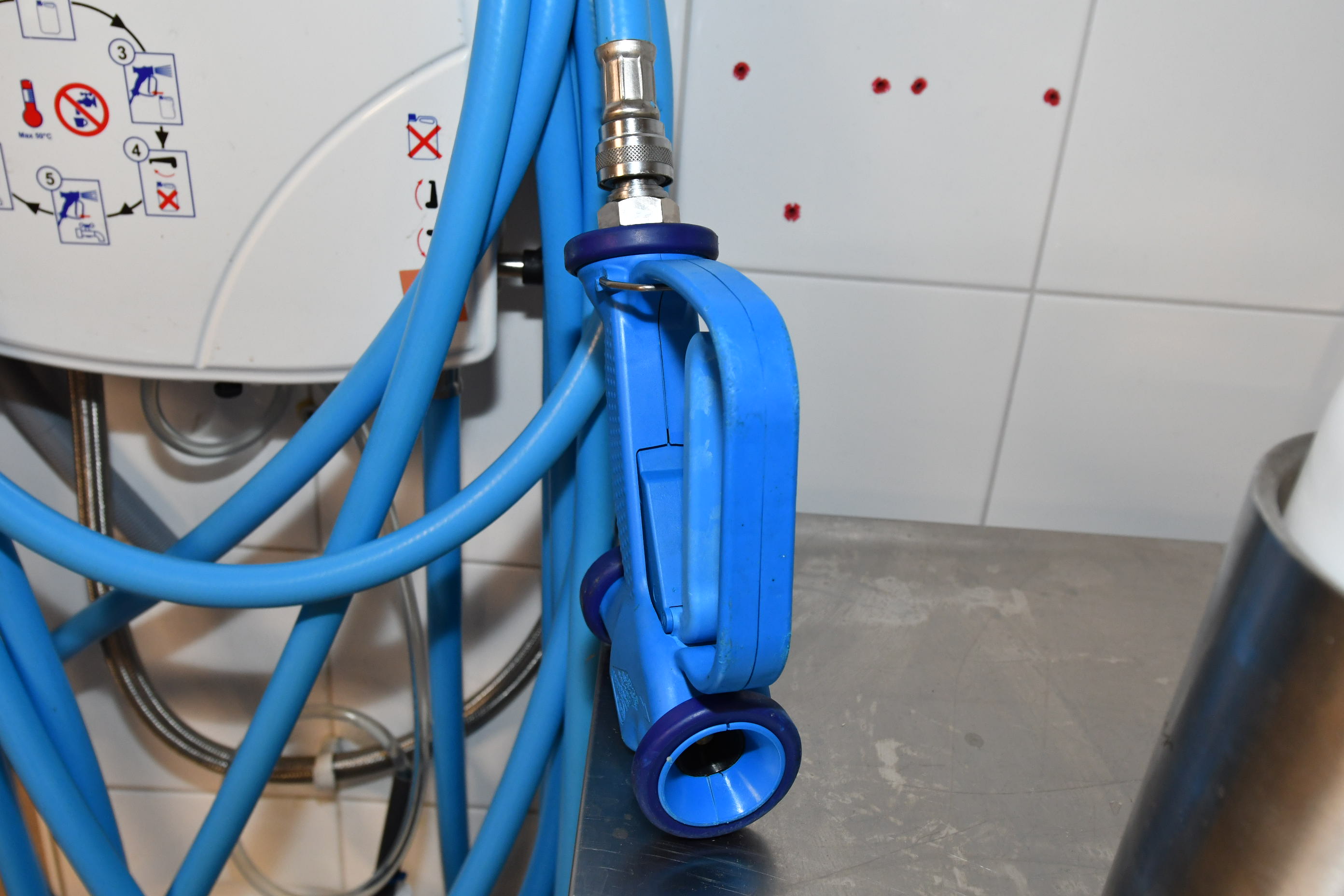 Flushing hose with dispenser DIVERSEY - PS Auction - We value the ...