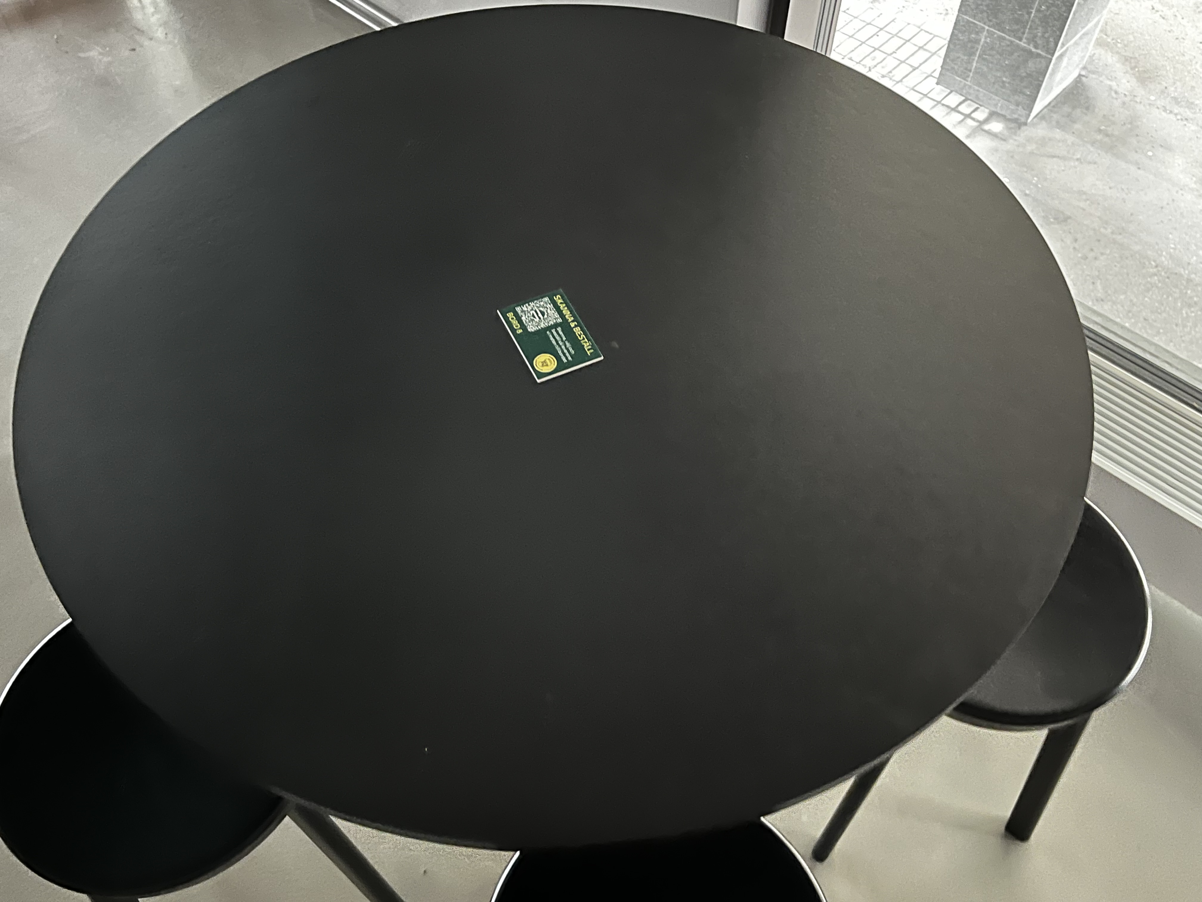 5 stools, Magis Déjá vu, and round table - PS Auction - We value the ...