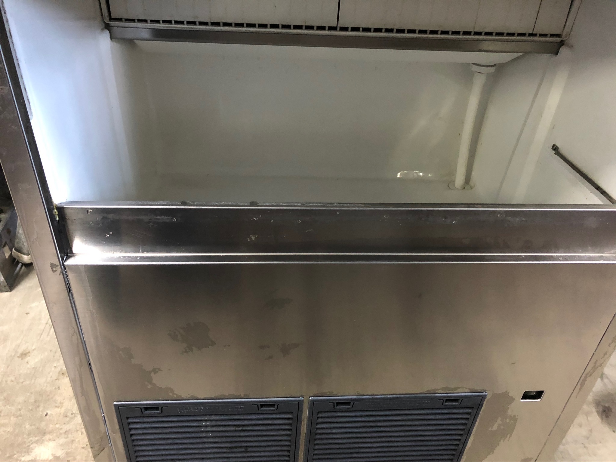 Ice maker Metos 67 / day, volume binge 40 kg. Floor Model - PS Auction ...