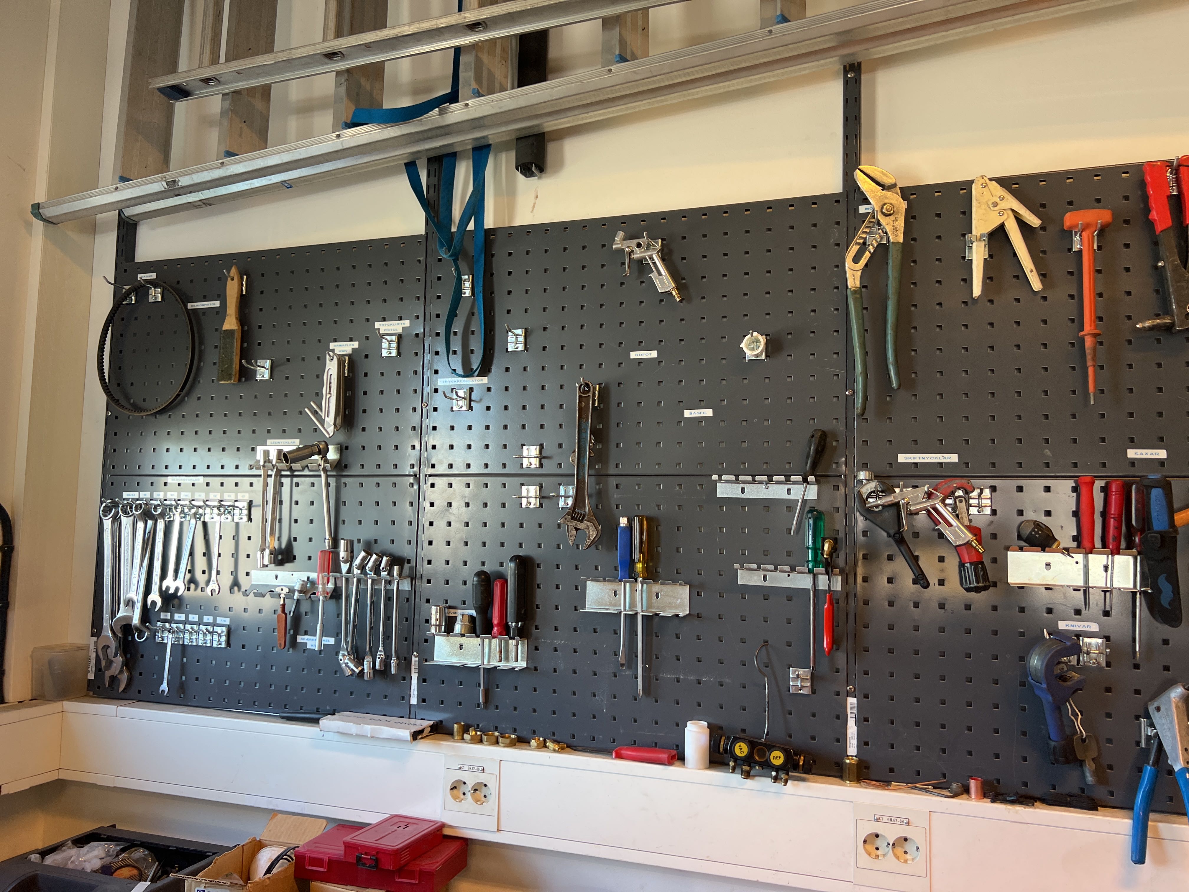 Workbench and tool board - PS Auction - We value the future - Largest ...