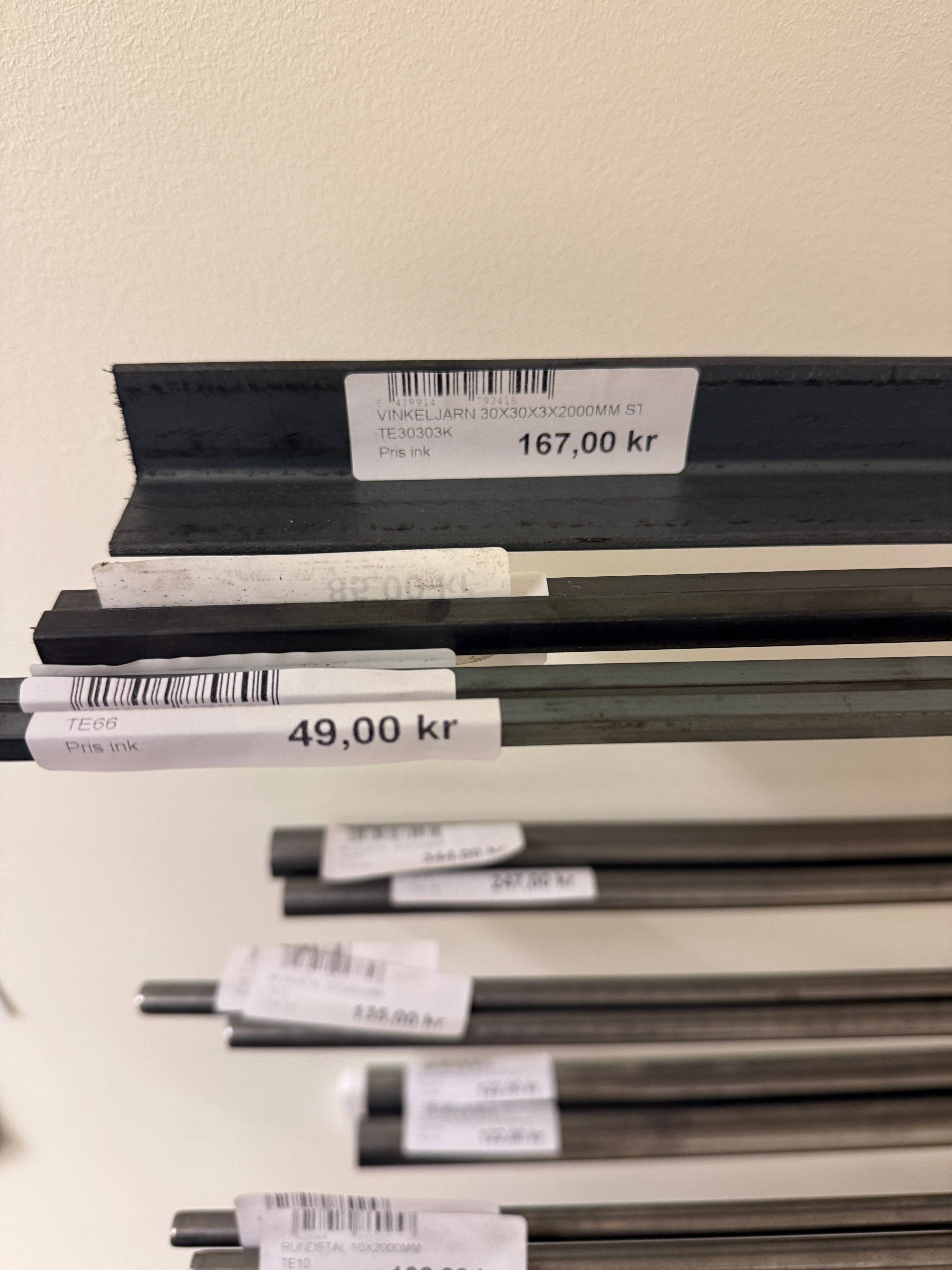 Lot with round steel, angle iron, flat iron and square tube. - PS ...