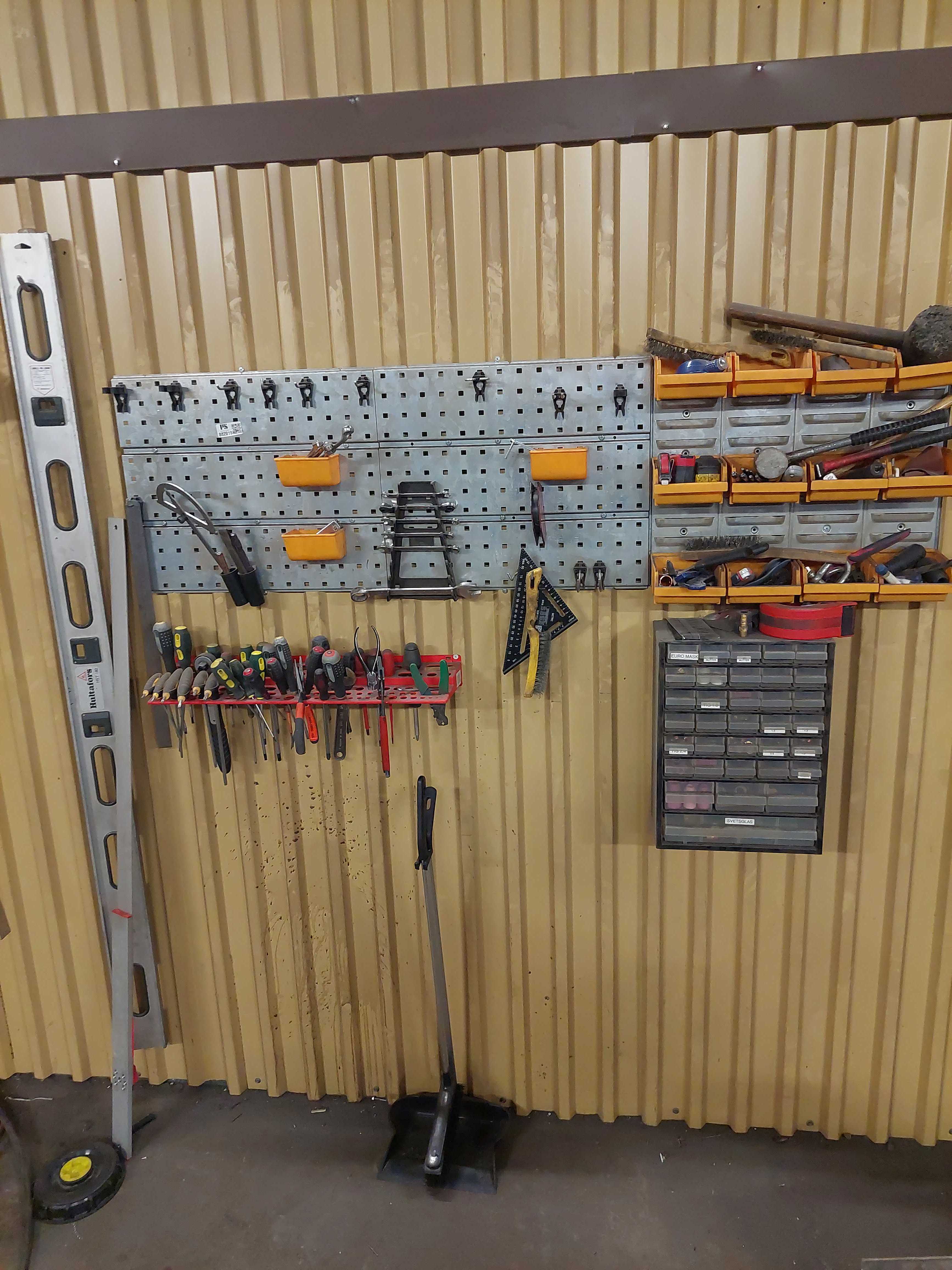 Tool board with tools - PS Auction - We value the future - Largest in net auctions