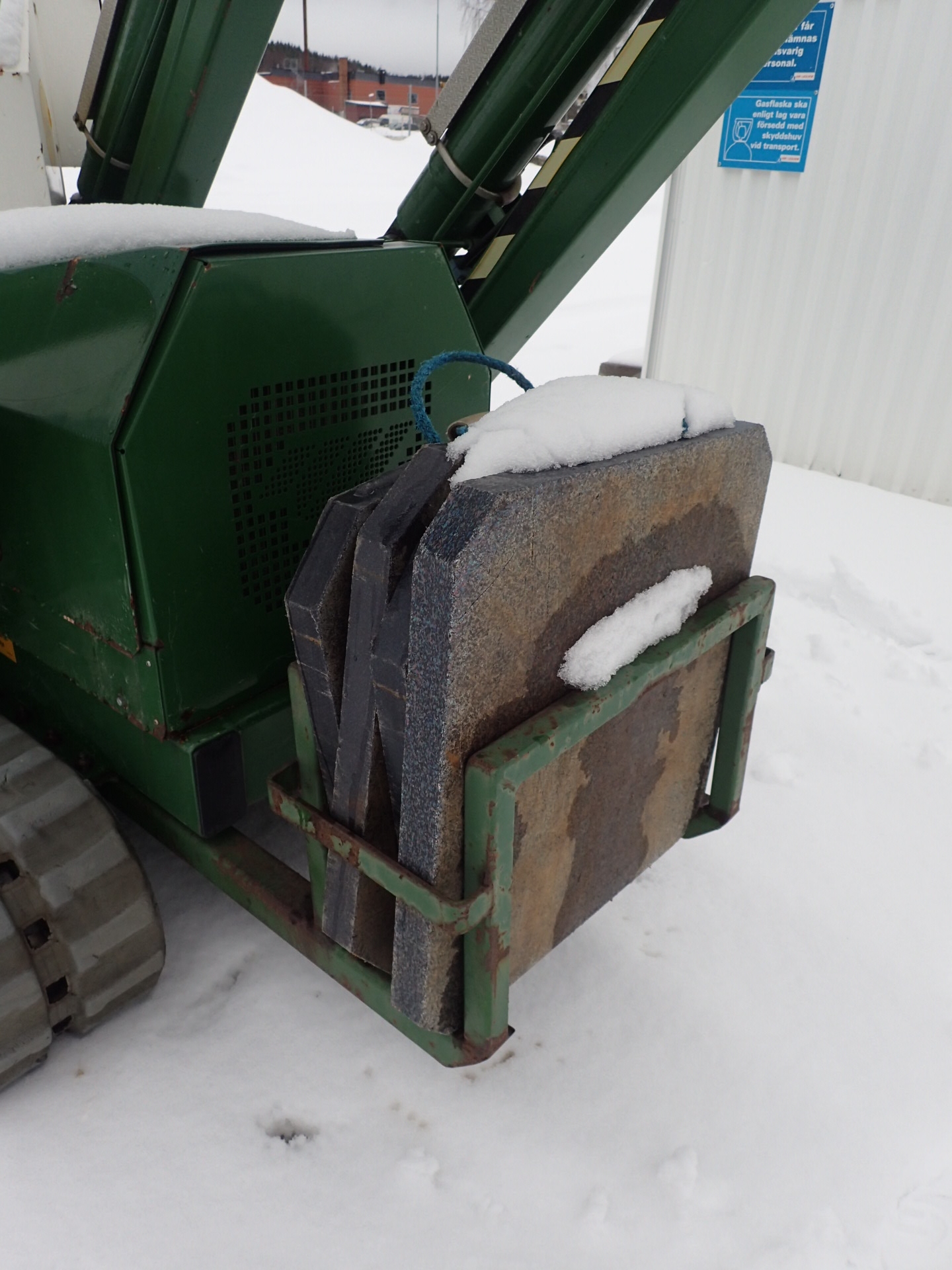 Caterpillar boom lift with support legs - PS Auction - We value the ...