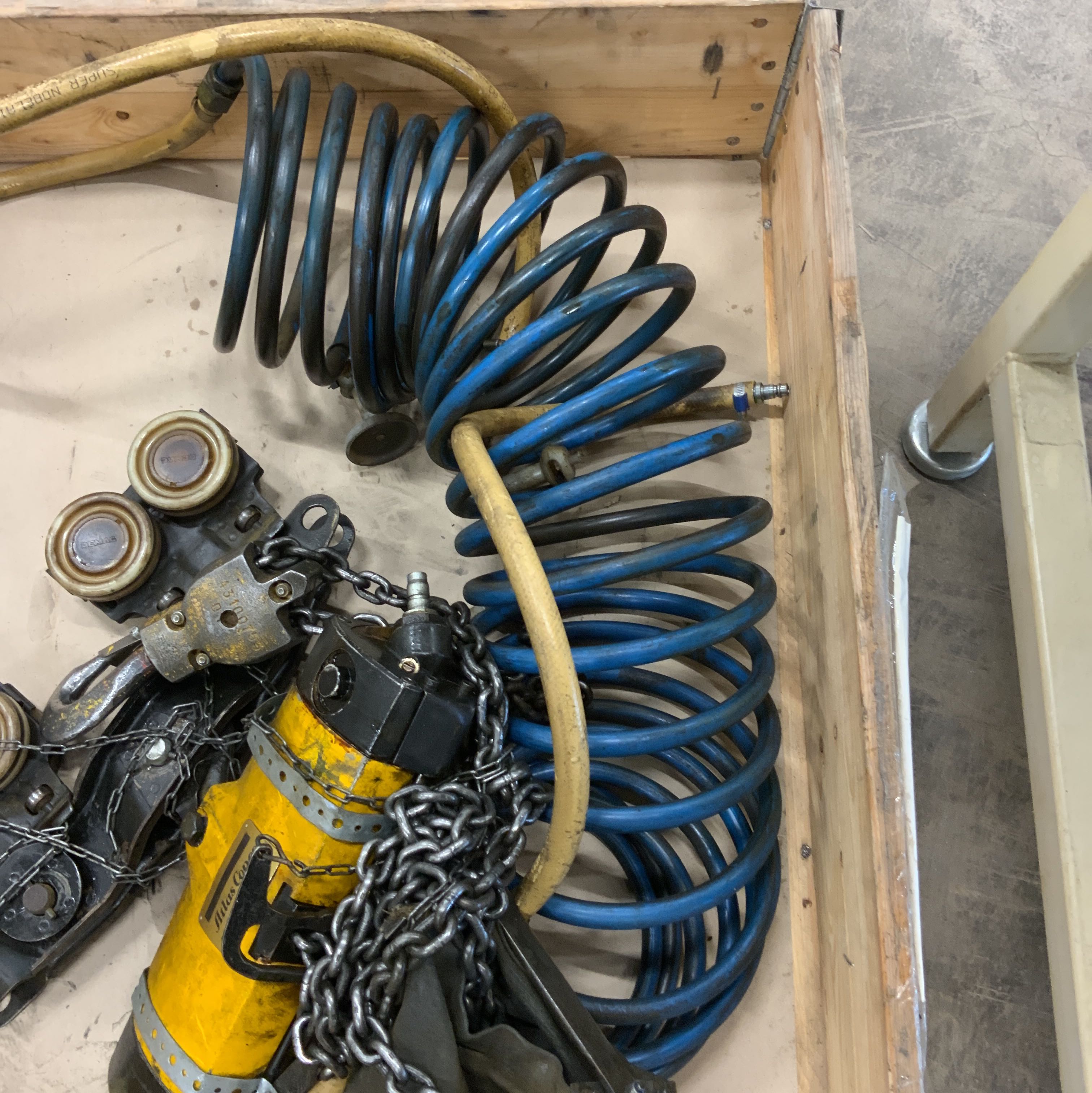 Pneumatic chain hoist Atlas Copco - PS Auction - We value the future ...