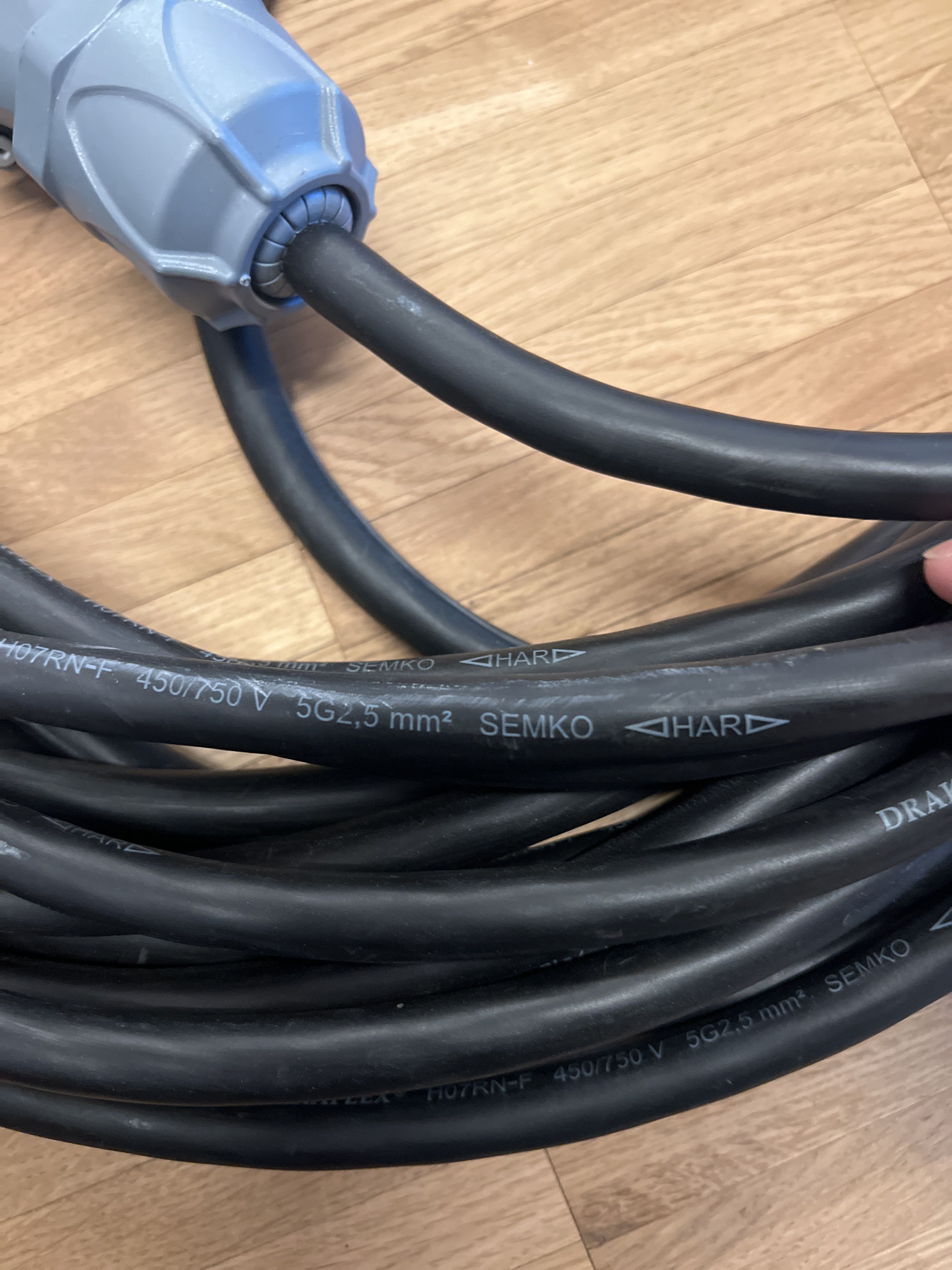 High current cables and electrical panel with fuses - PS Auction - We ...