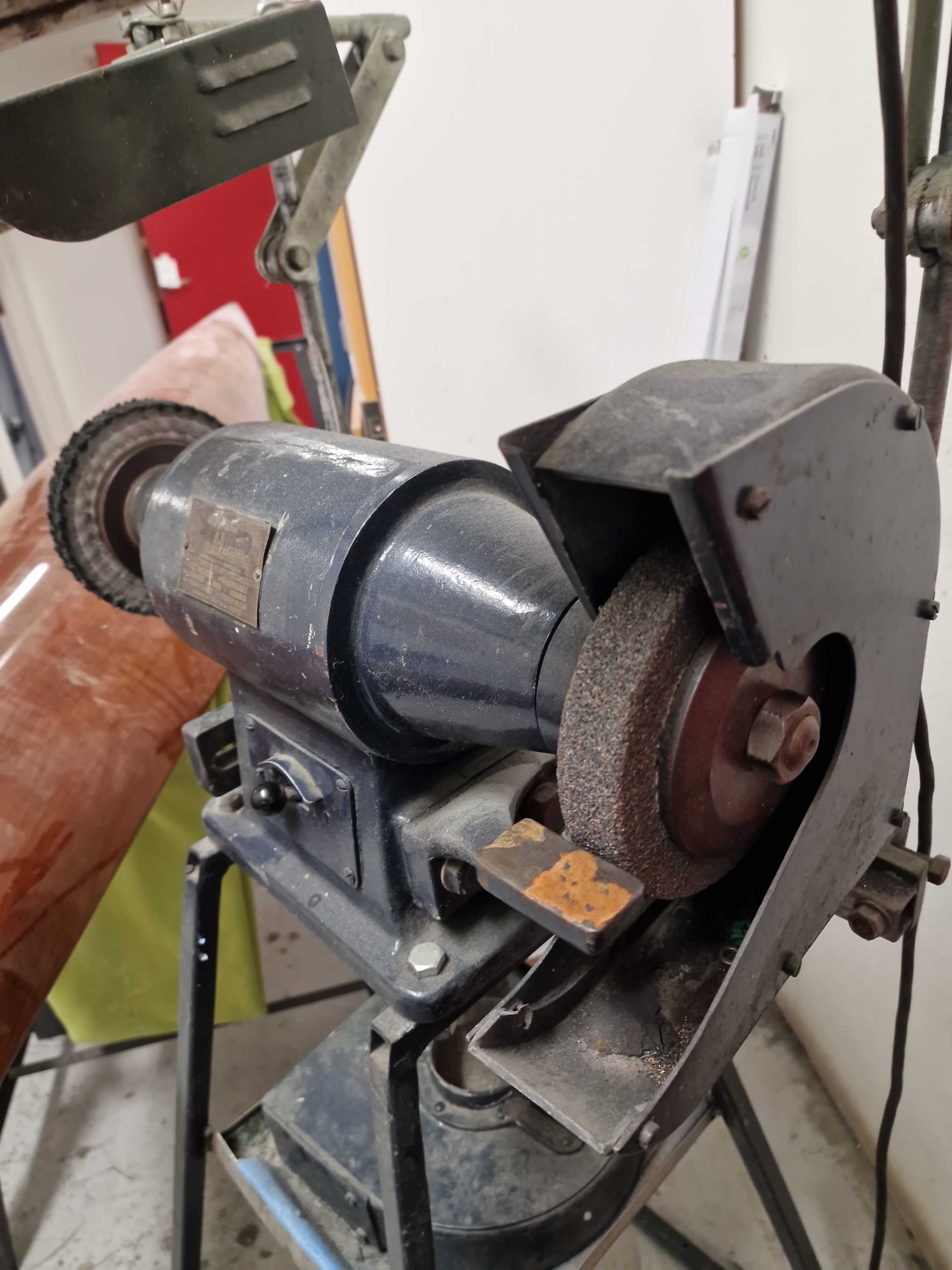 Pillar grinder Arboga E 308, 400V - PS Auction - We value the future ...