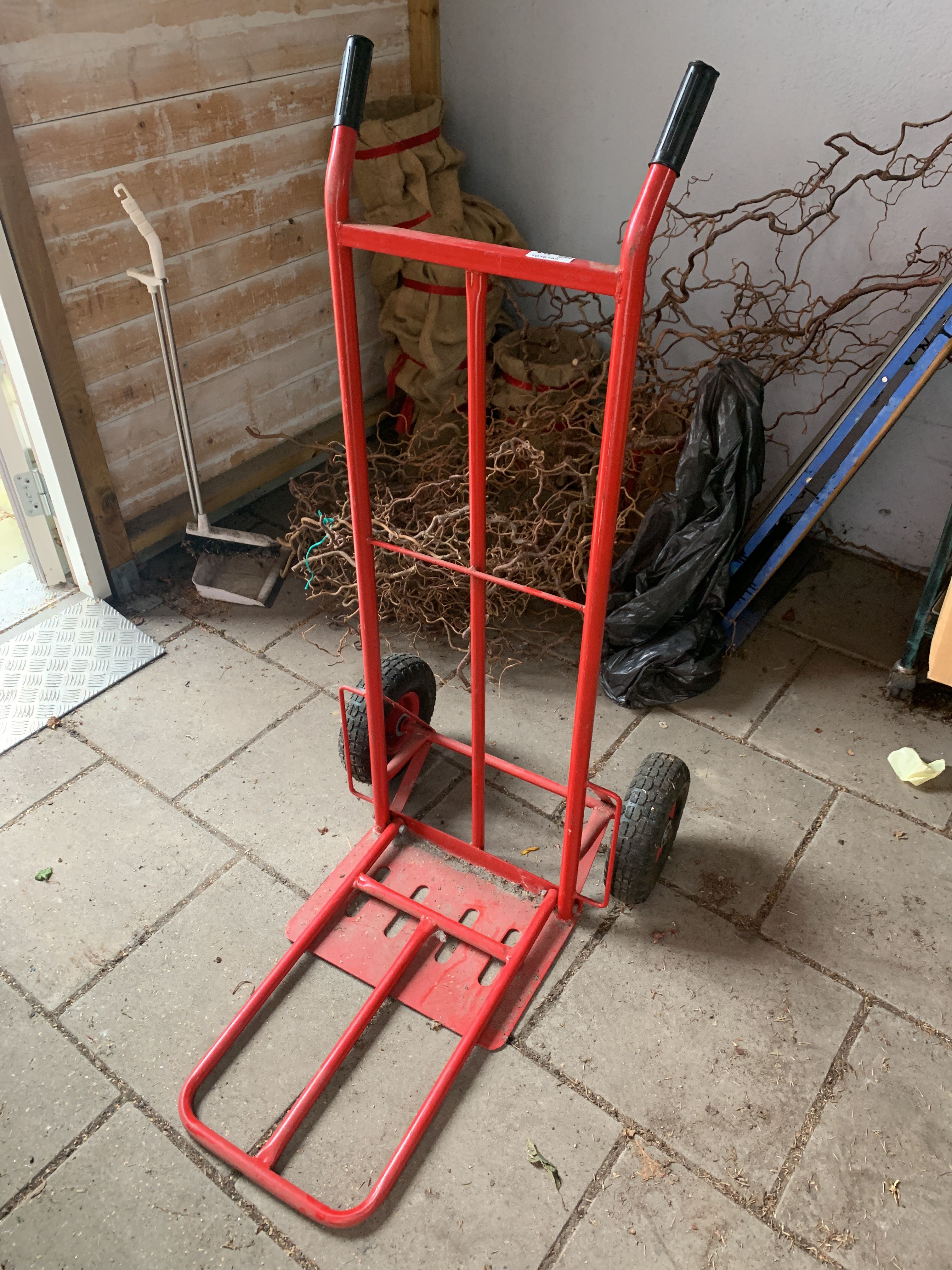 Wheelbarrow - PS Auction - We value the future - Largest in net auctions