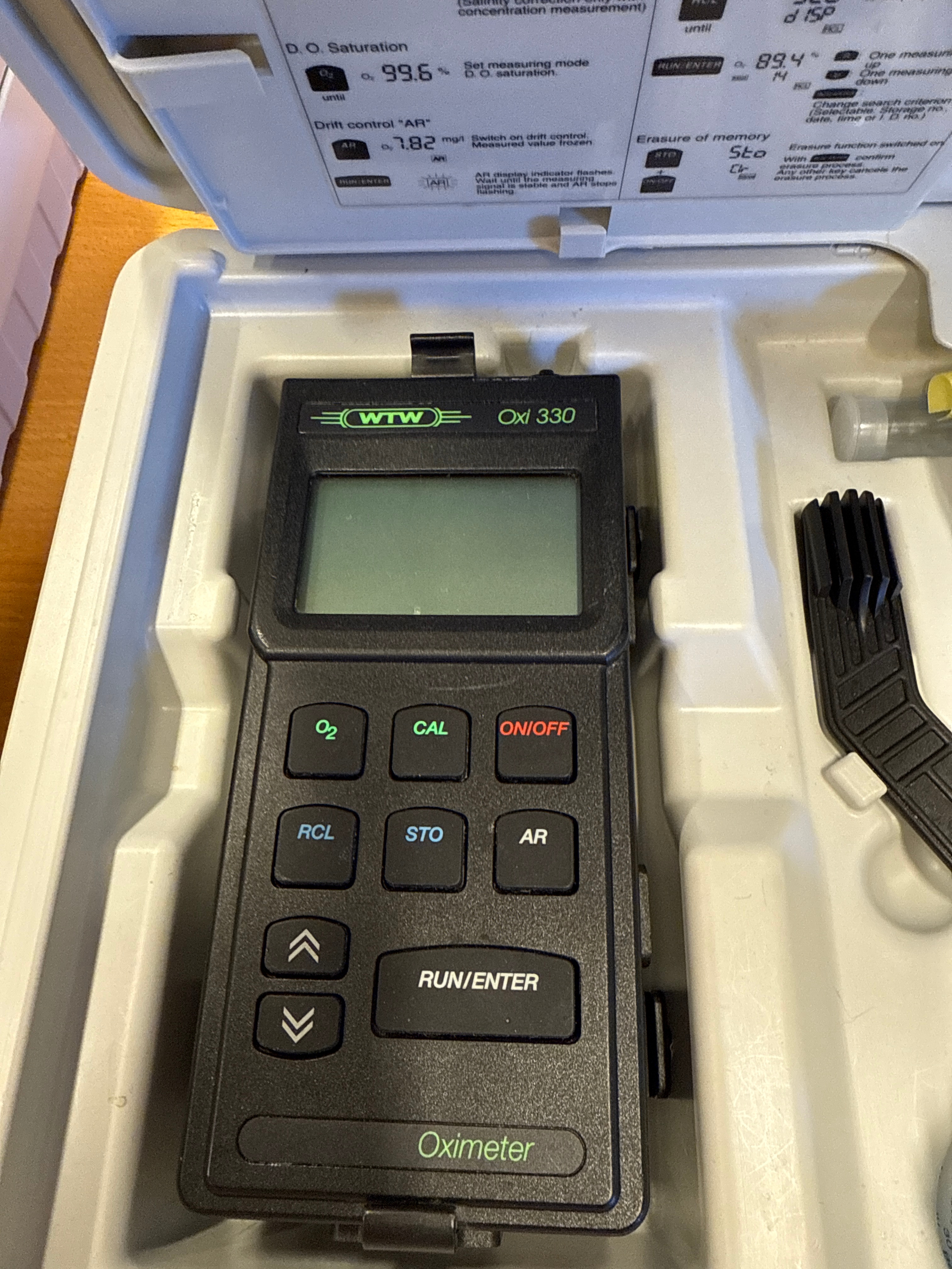 Portabelt syremätningsinstrument – en oximeter (modell Oxi 330 från WTW ...