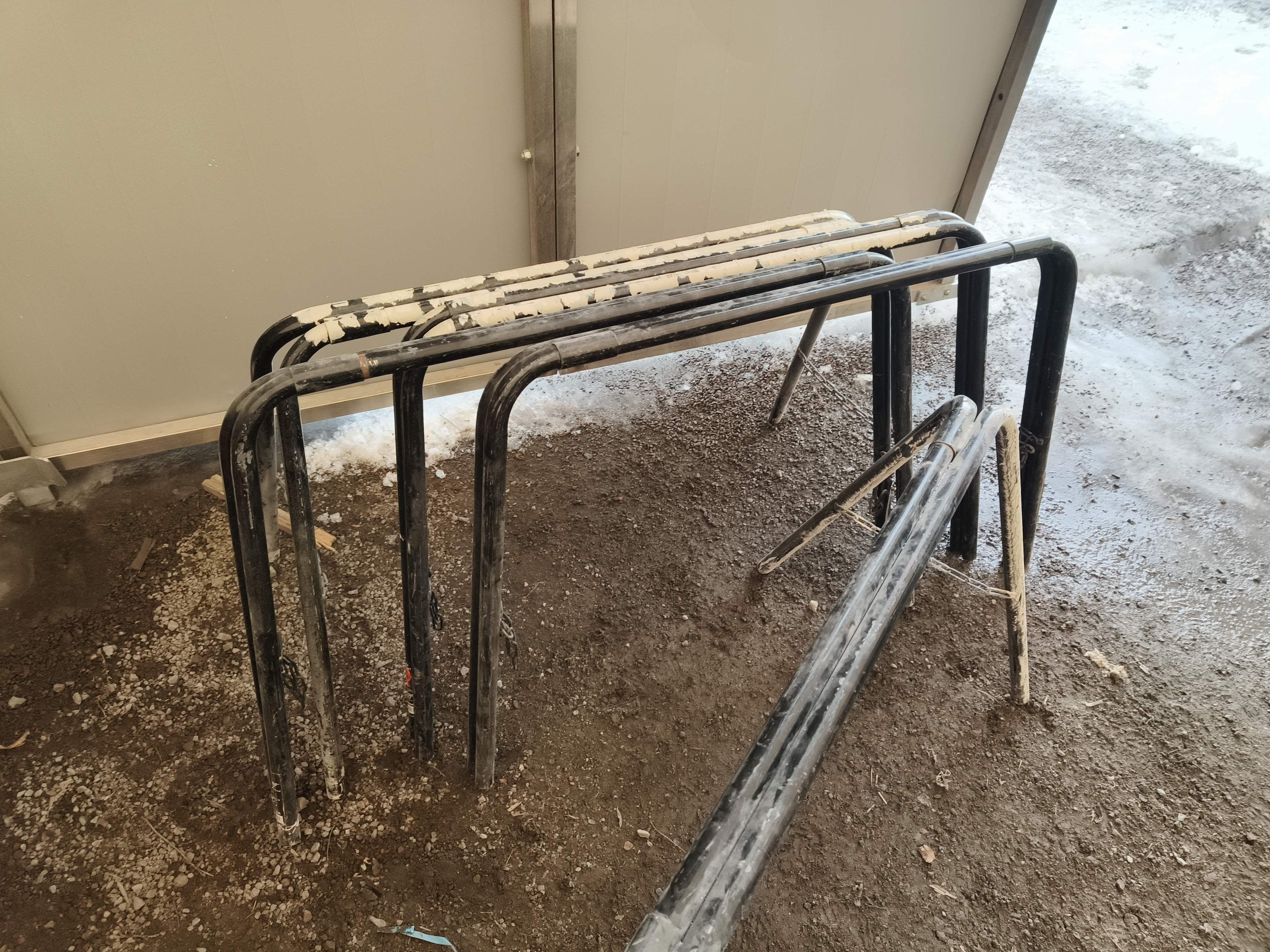 Fem stycken arbetsbockar - Auktioner online - Nätauktioner ...