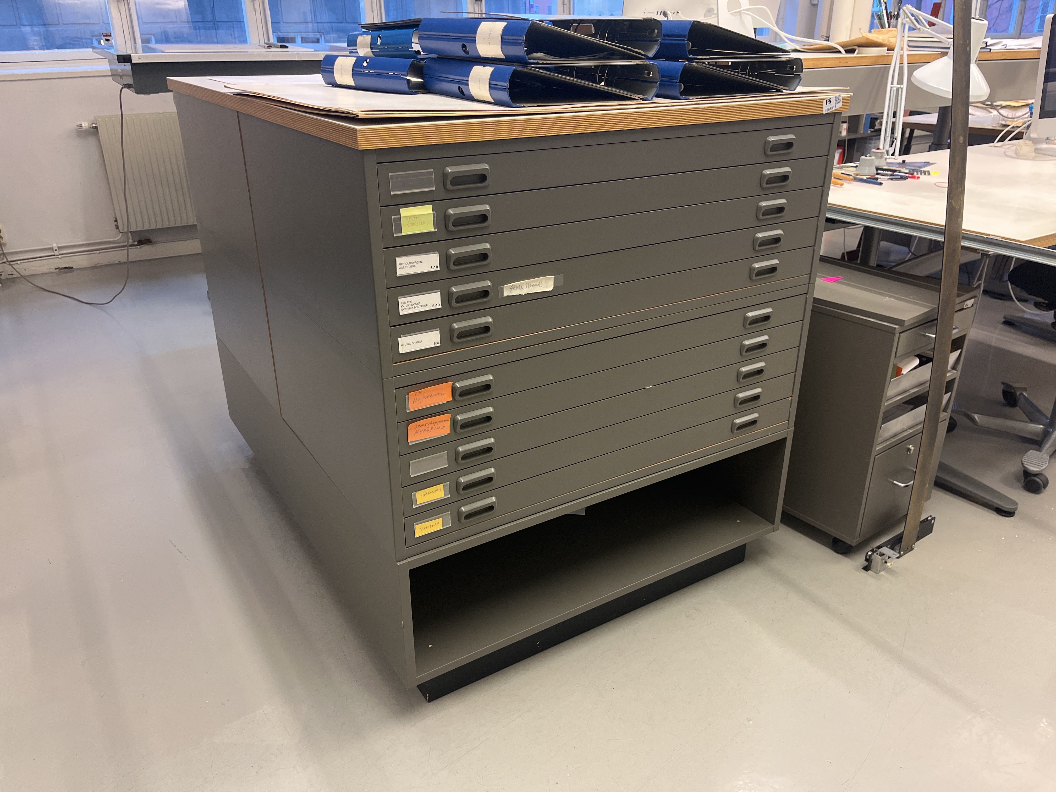 2 drawing cabinets - PS Auction - We value the future - Largest in net ...