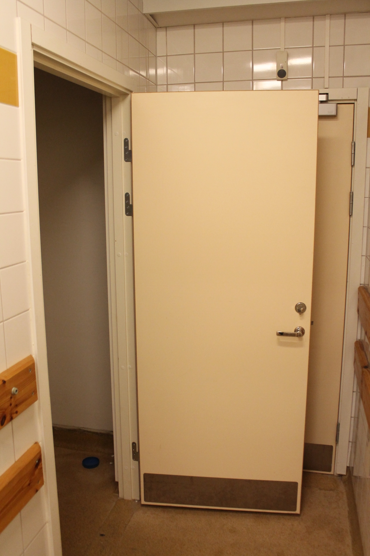 3 wooden interior doors - PS Auction - We value the future - Largest in ...