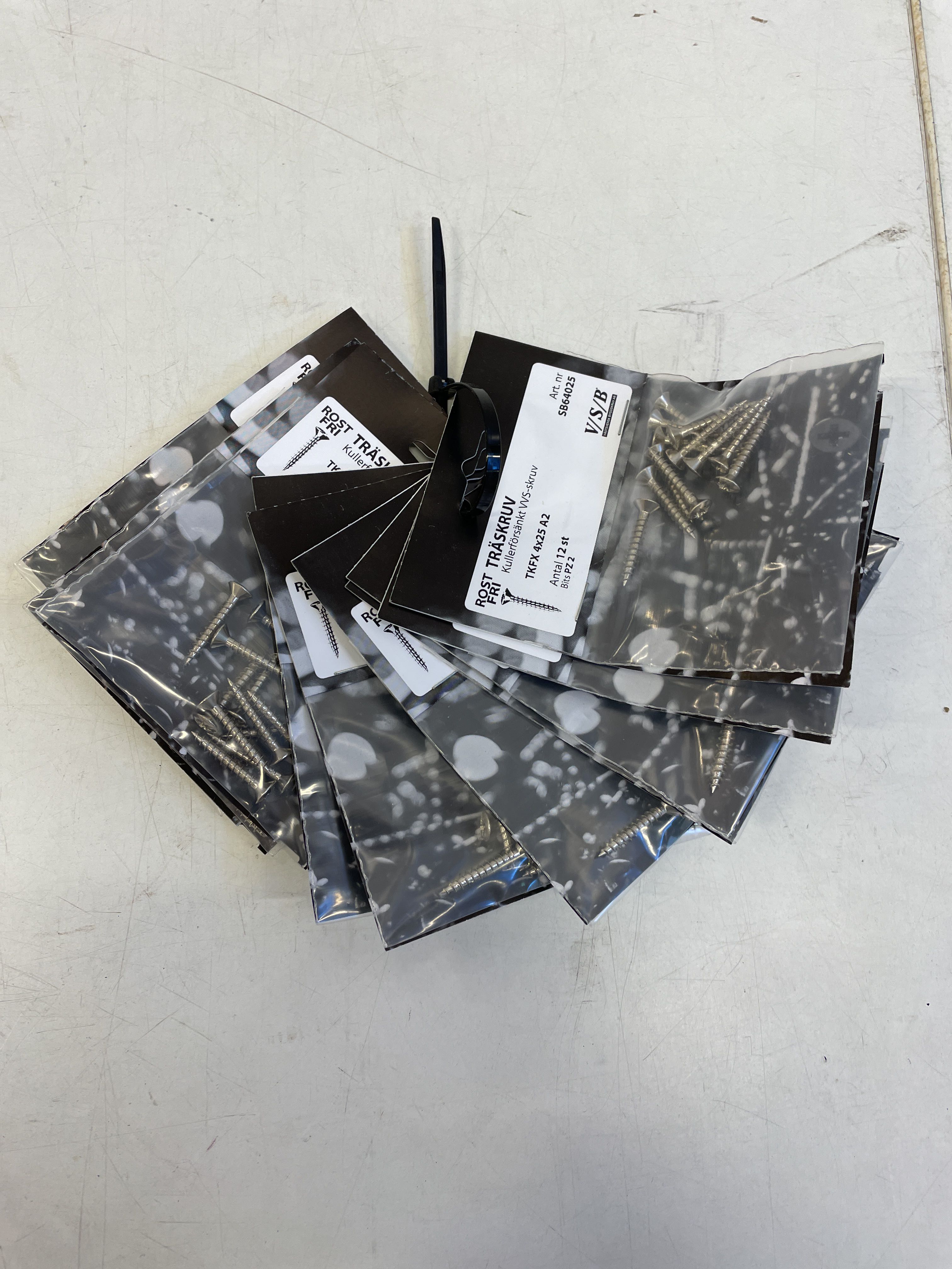 Screw, etc. in retail bags - PS Auction - We value the future - Largest ...