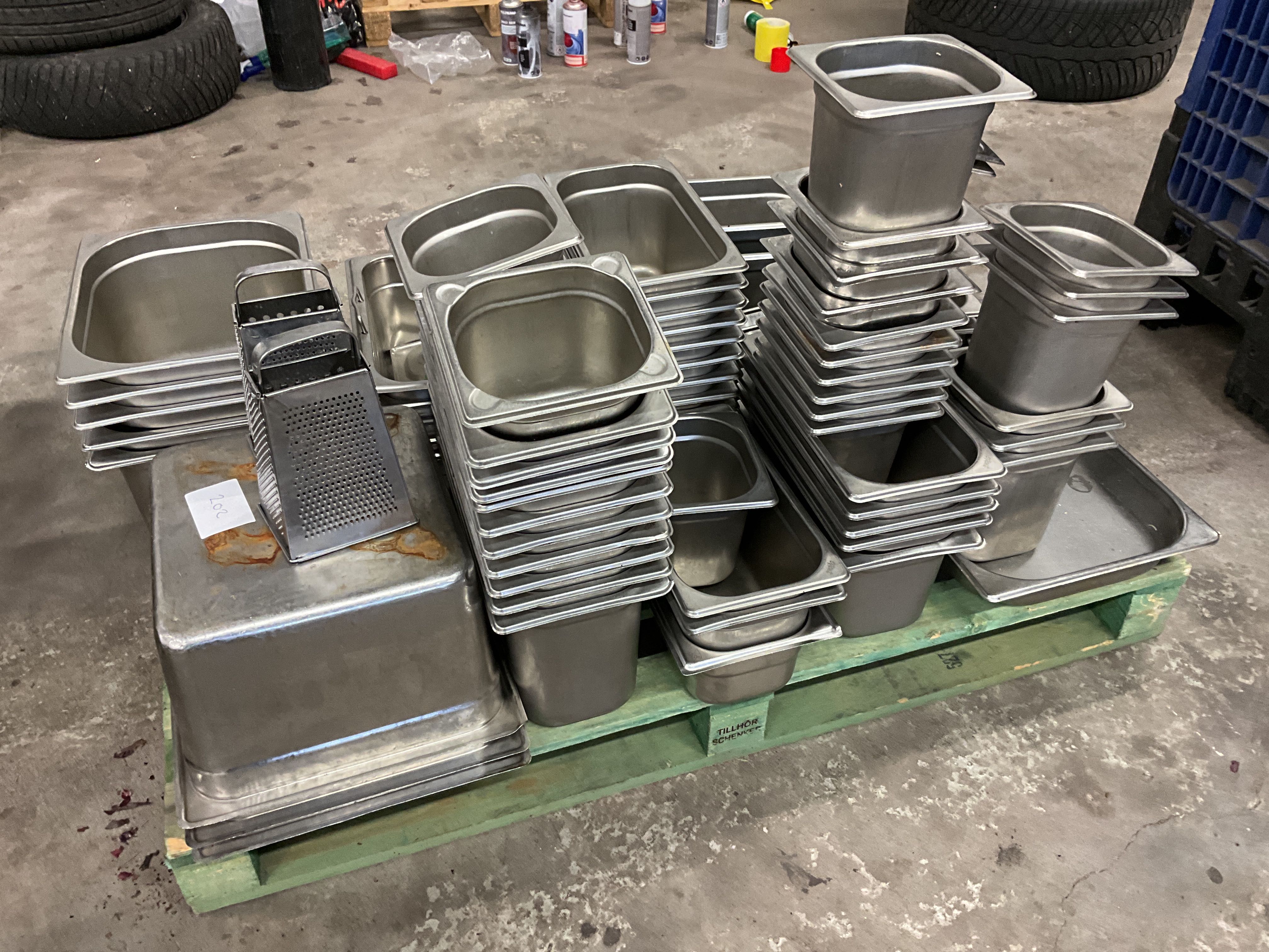 Parti med diverse rostfria kantiner - Auktioner online - Nätauktioner ...