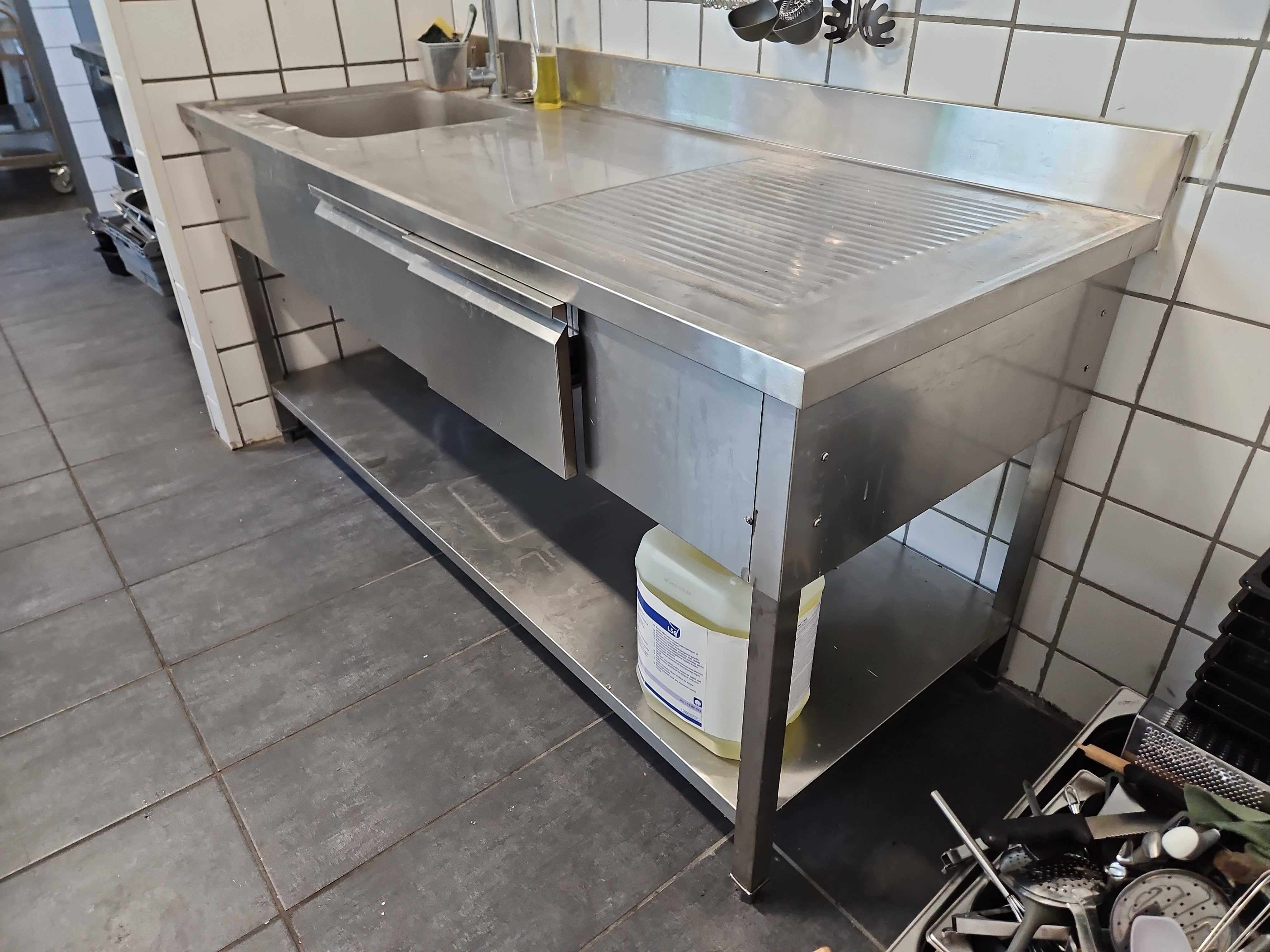 Rostfri bänk med vask, blandare och lådor - Adexa - Auktioner online ...
