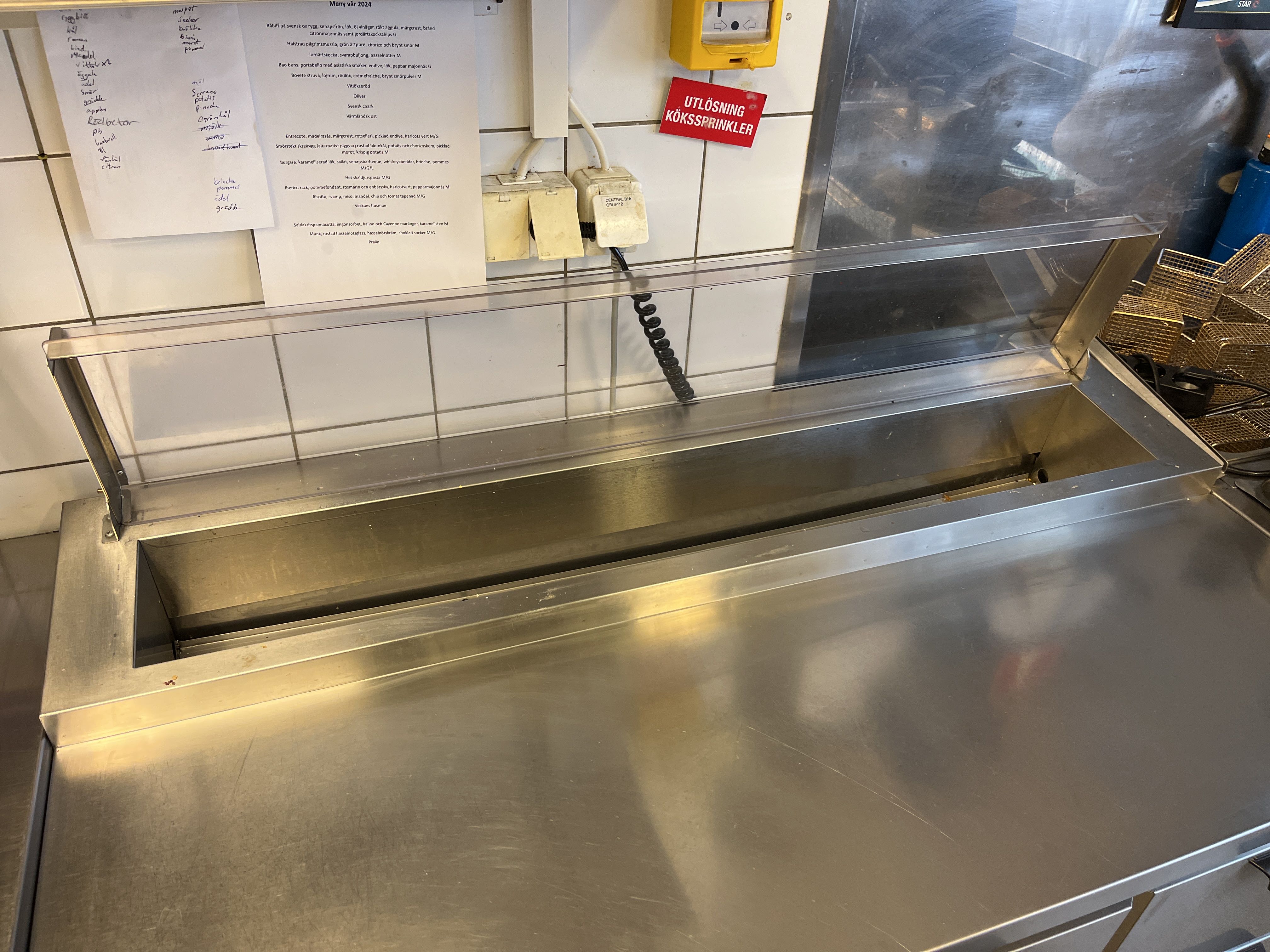 Porkka cooling bench with 7 storage drawers - PS Auction - We value the ...