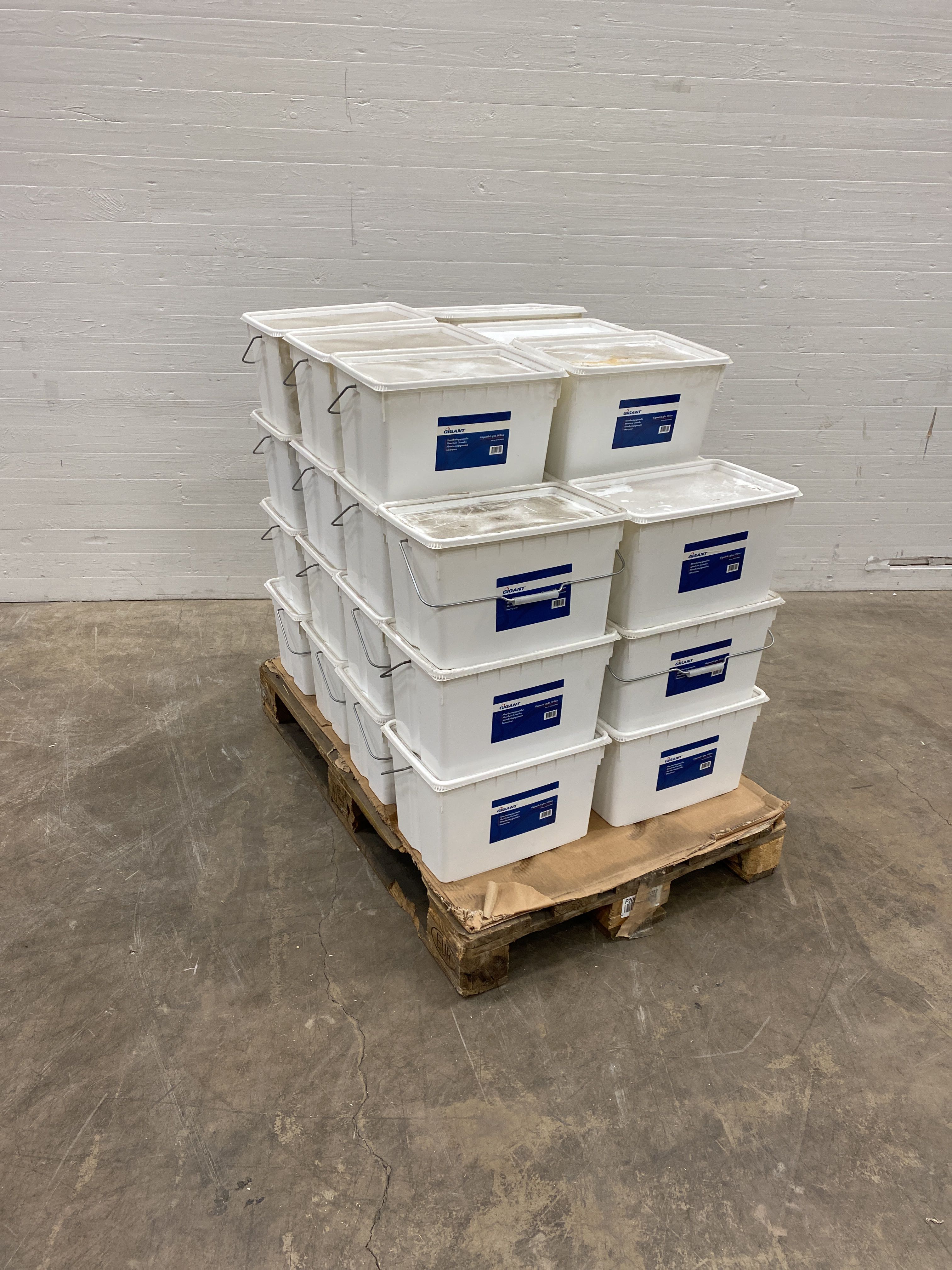 30 buckets with absorption granules Gigasorb. Light 10L - PS Auction ...
