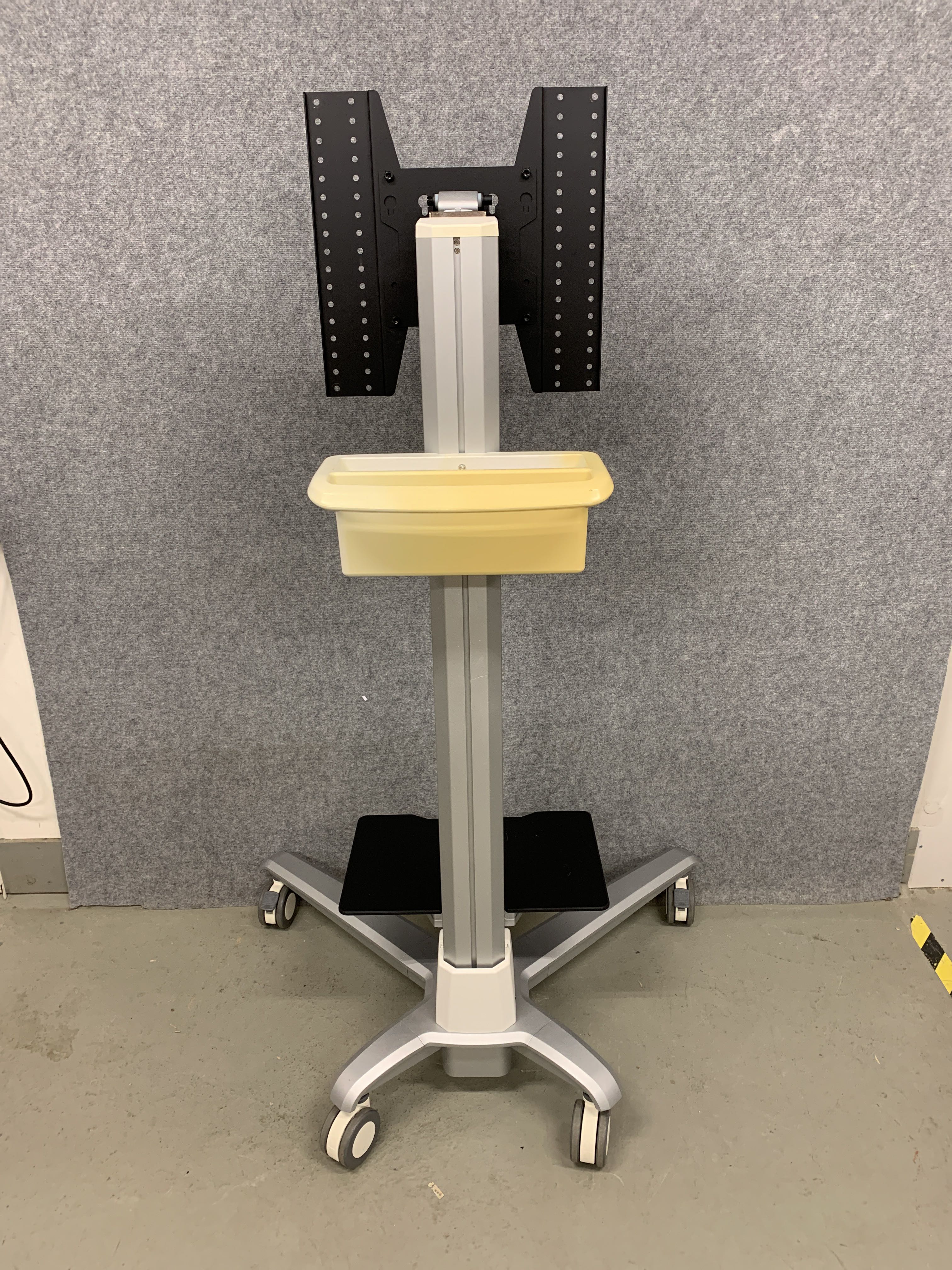 Tv stativ på hjul - Auktioner online - Nätauktioner & Konkursauktioner ...