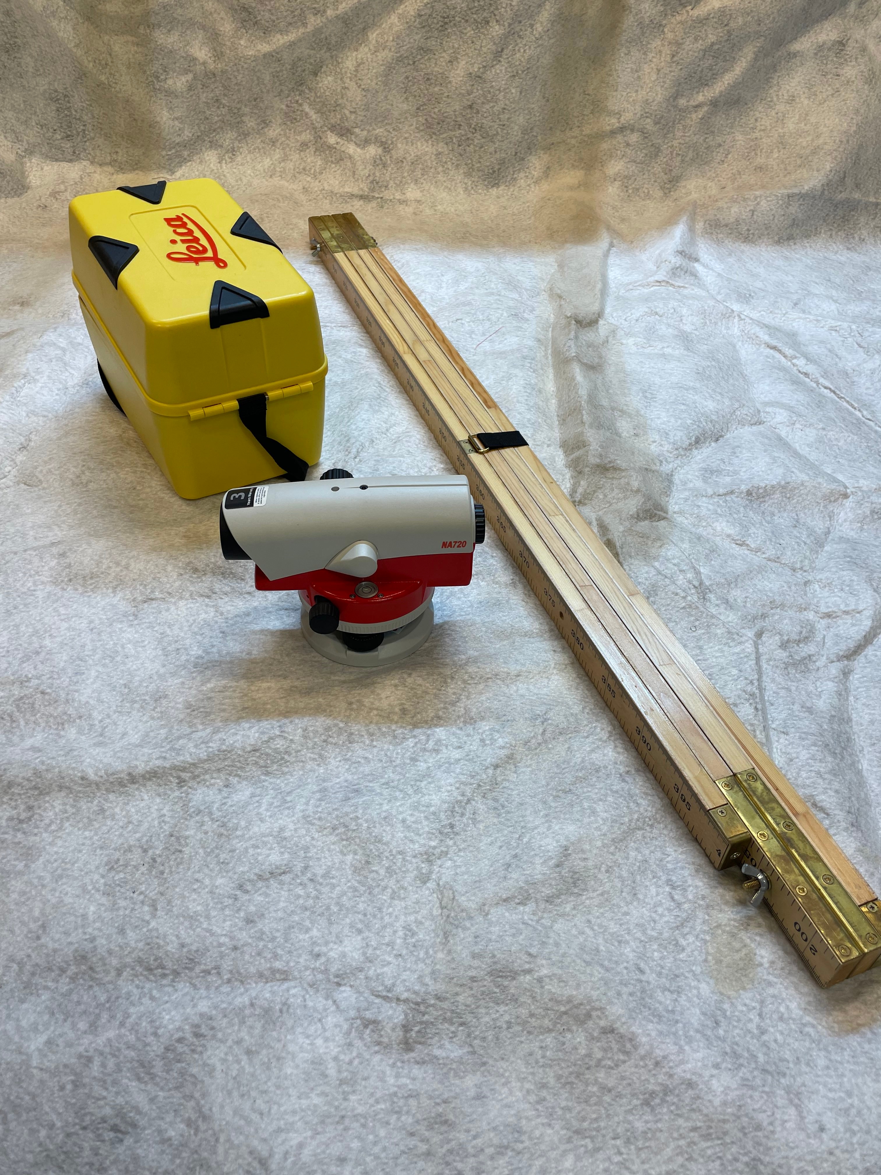 Leica NA 720 Analog balancer with balance bar - PS Auction - We value ...