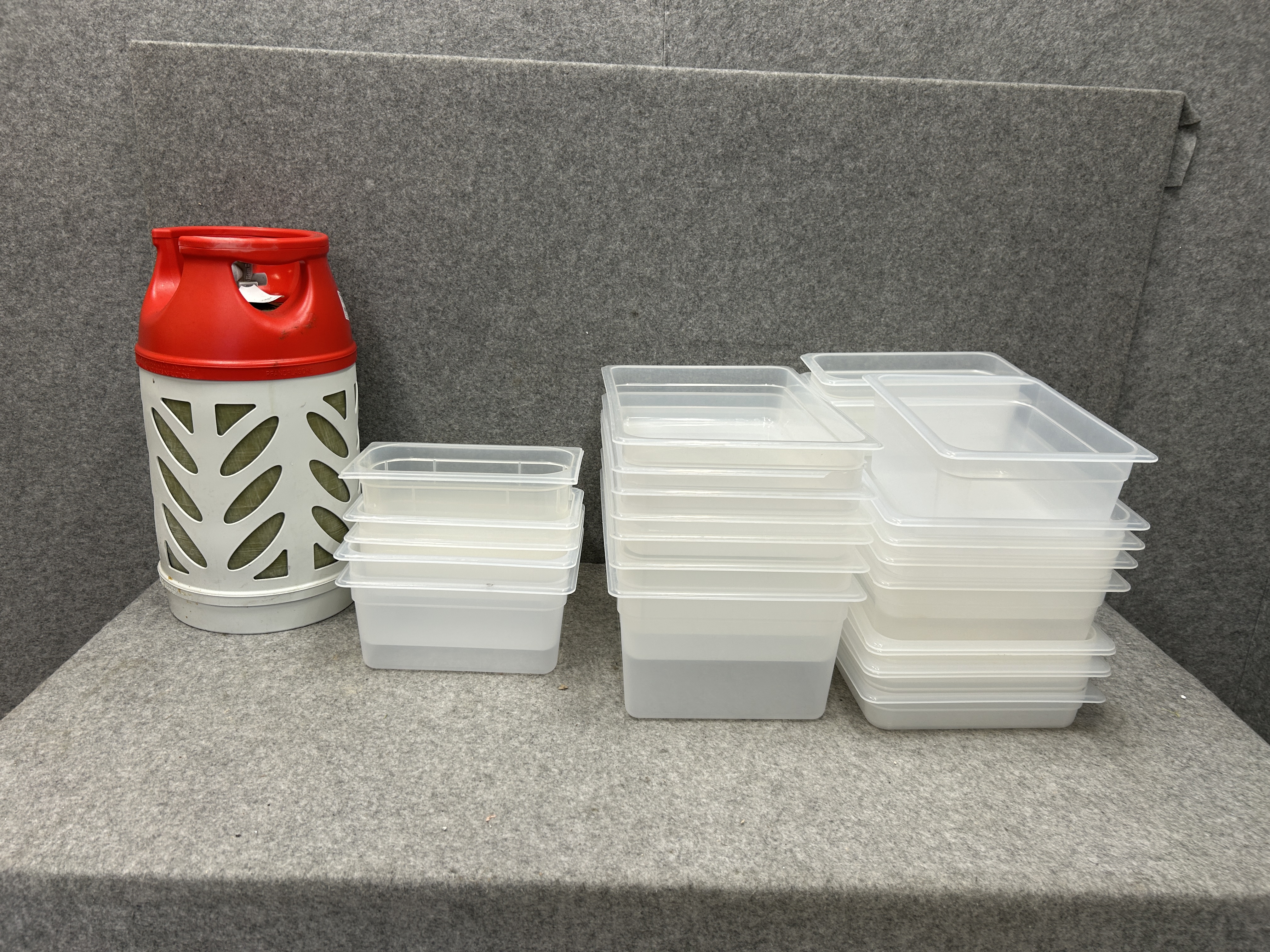 Gasoltub och plastkantiner - Auktioner online - Nätauktioner ...